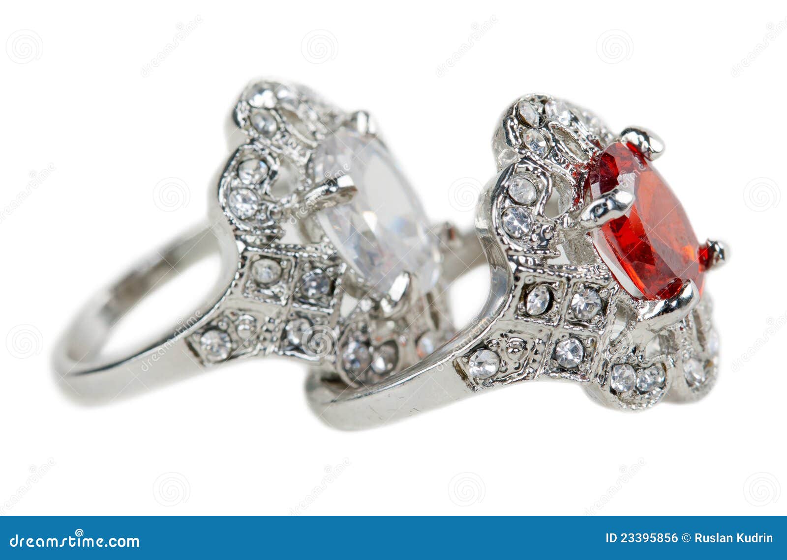 Twee ringen met stenen stock foto. Image of mooi, luxe - 23395856