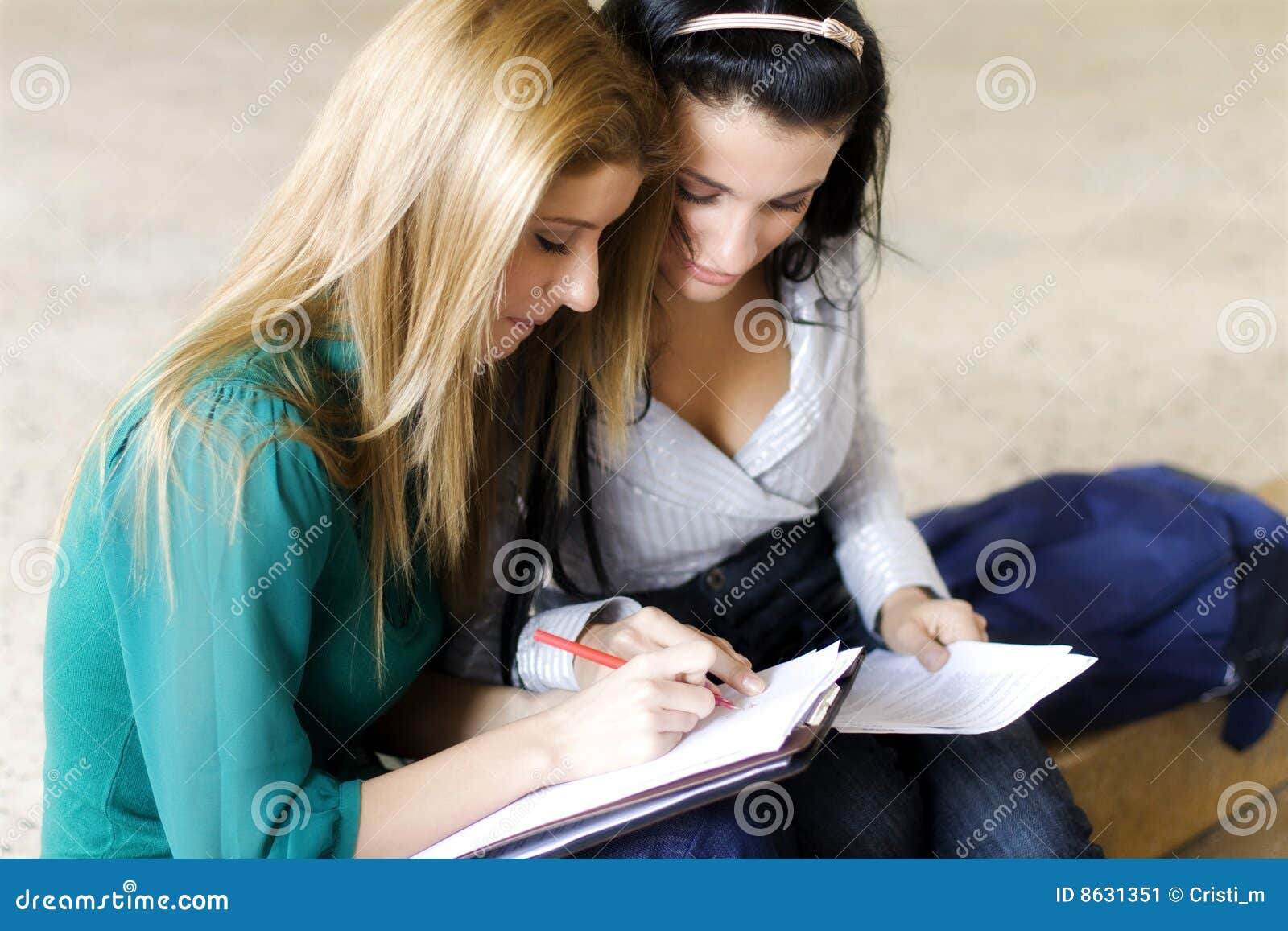Twee Studenten Die Samen Leren Stock Afbeelding - Image of mensen ...