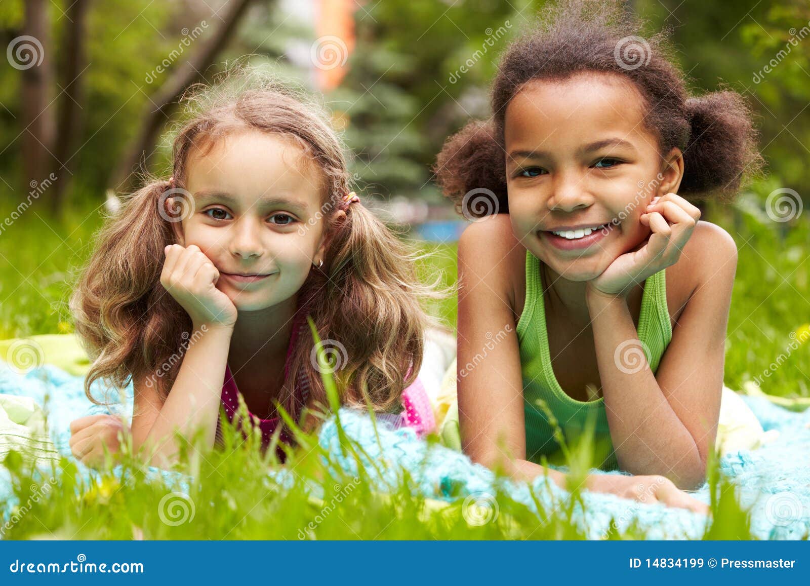 Twee vrienden stock afbeelding. Image of allebei, vrolijk - 14834199