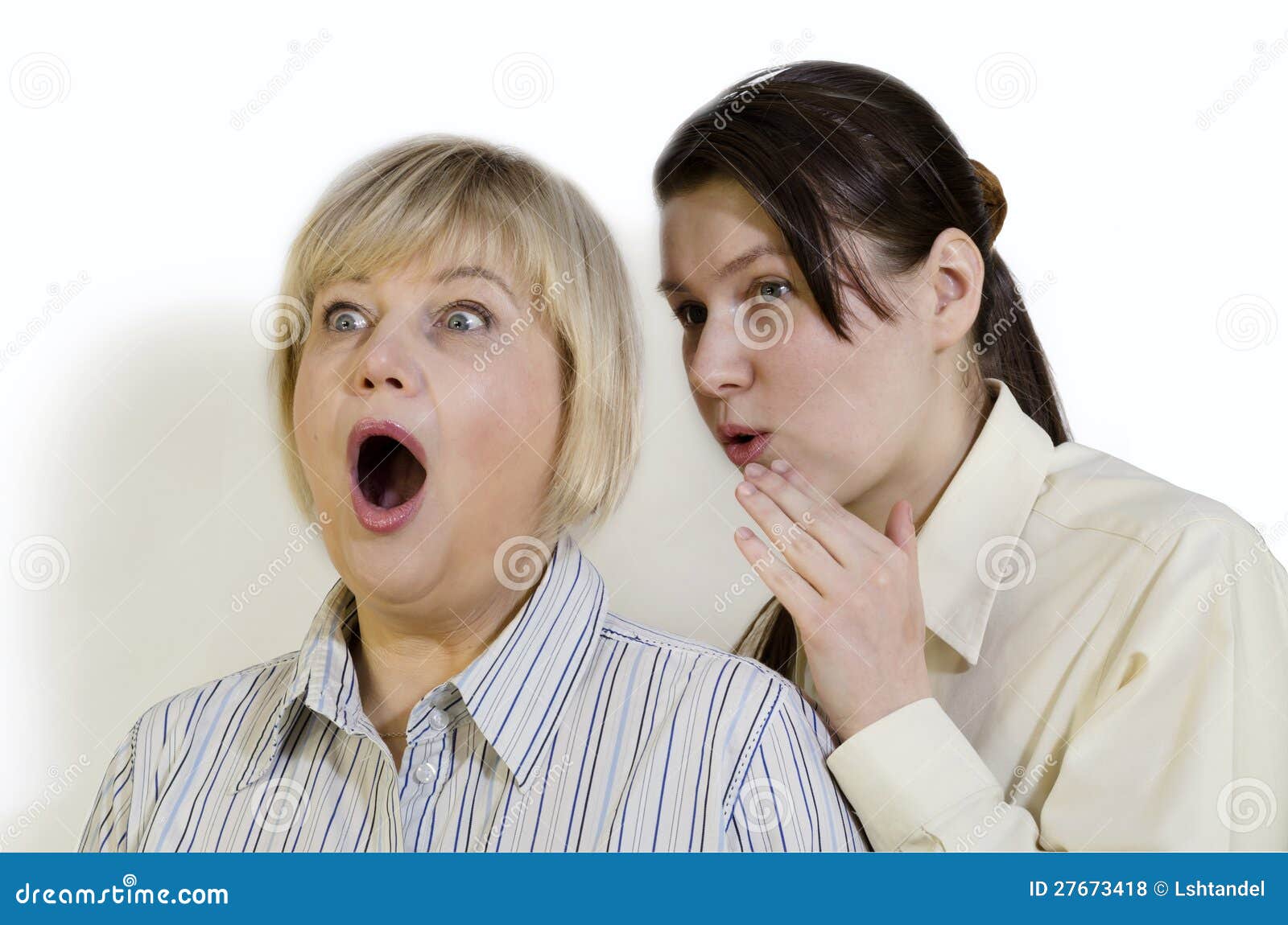 Twee vrouwen het roddelen stock foto. Image of ogen, rente - 27673418