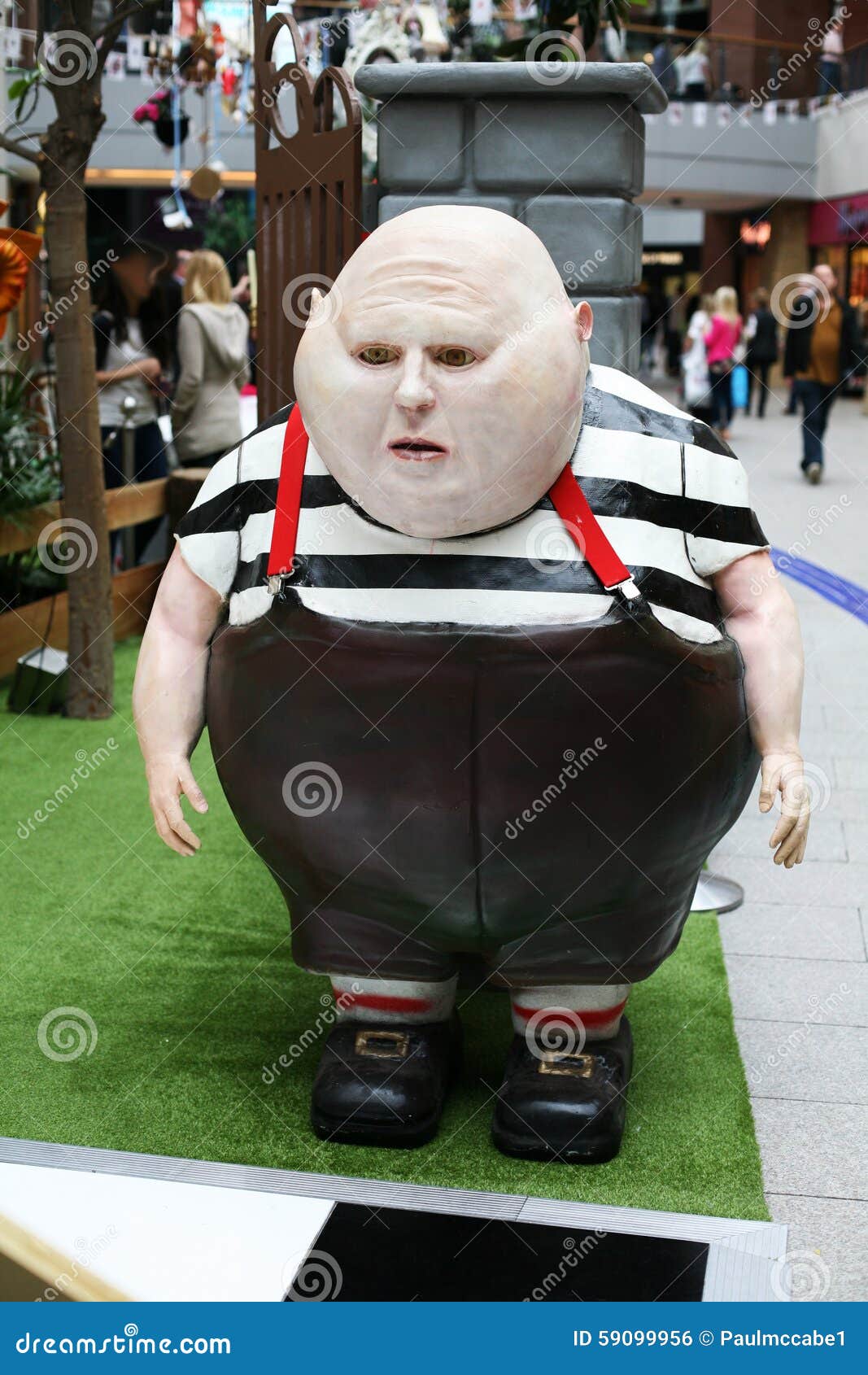 Tweedle Dum or Tweedle Dee Alice in Wonderland Editorial Photo - Image ... Tweedle Dum or Tweedle Dee Alice in Wonderland Editorial Photo - Image ...