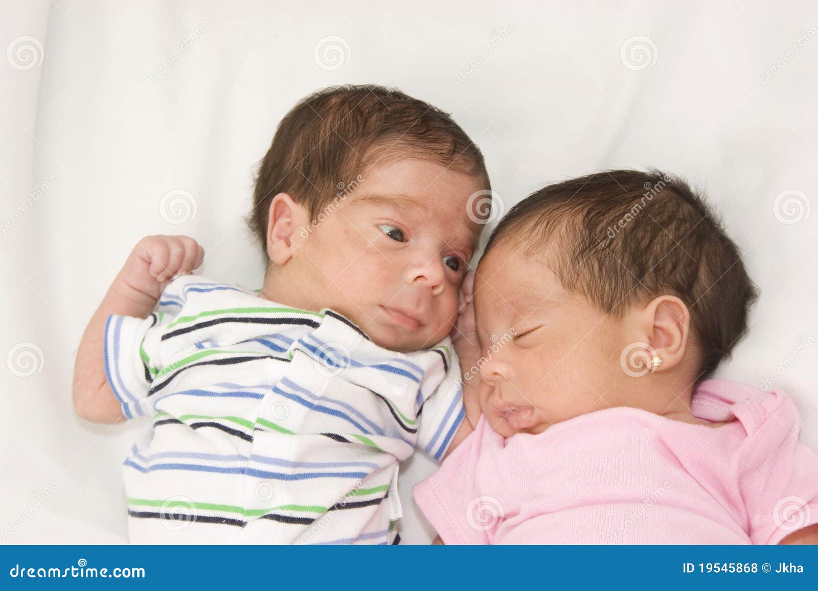 Tweeling babys stock foto. Image of latino, maanden, familie - 19545868