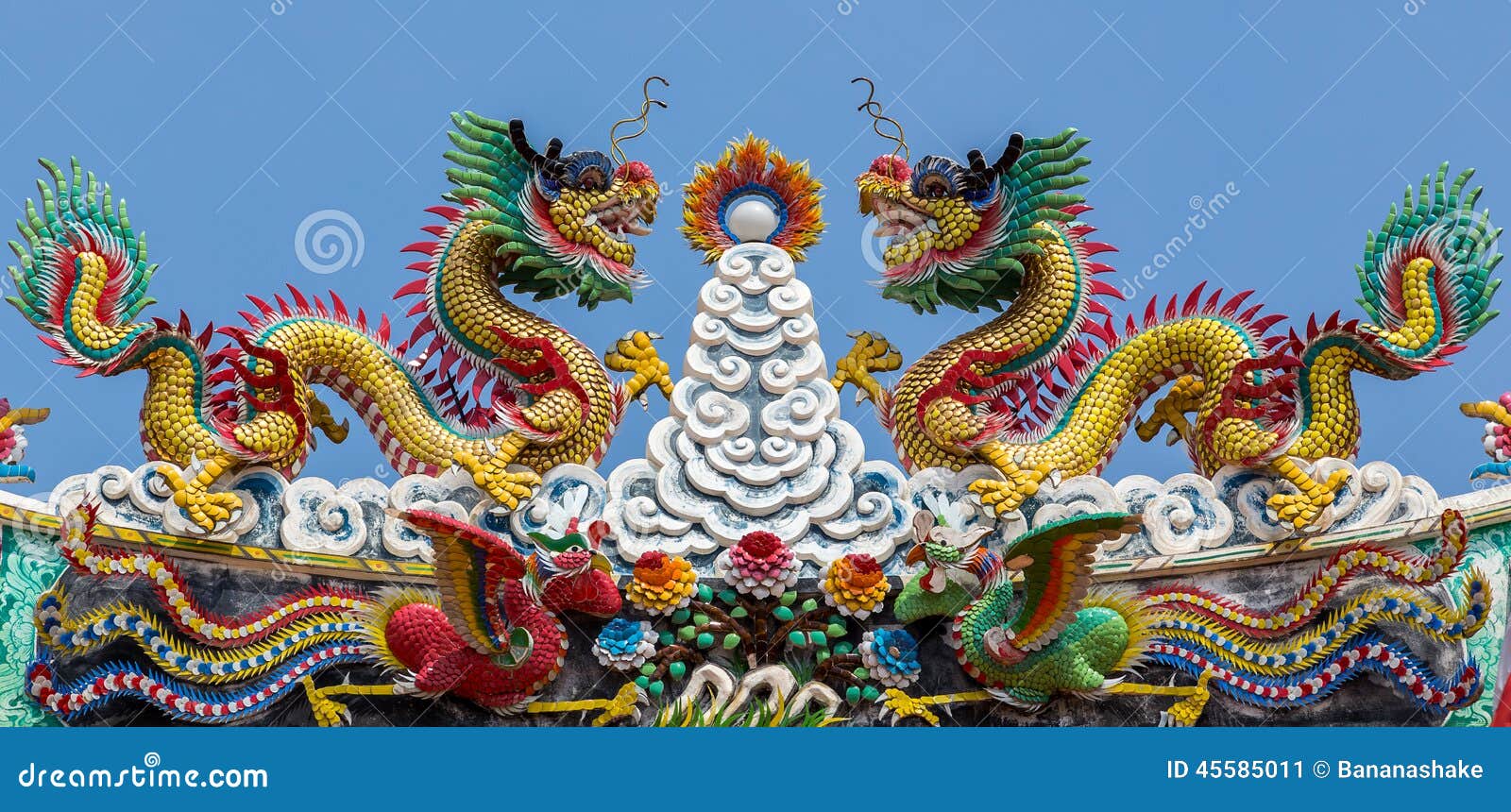 Tweeling Chinese Draken Op Dak Stock Afbeelding - Image of goud, rood ...