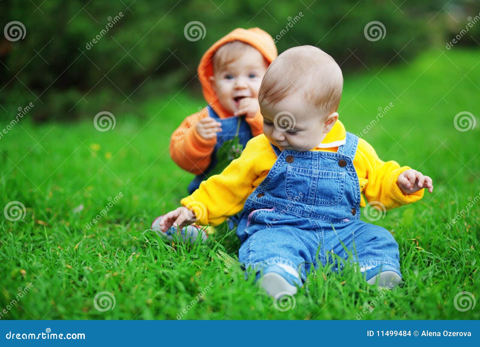 Tweelingen stock foto. Image of leuk, aanbiddelijk, park - 11499484