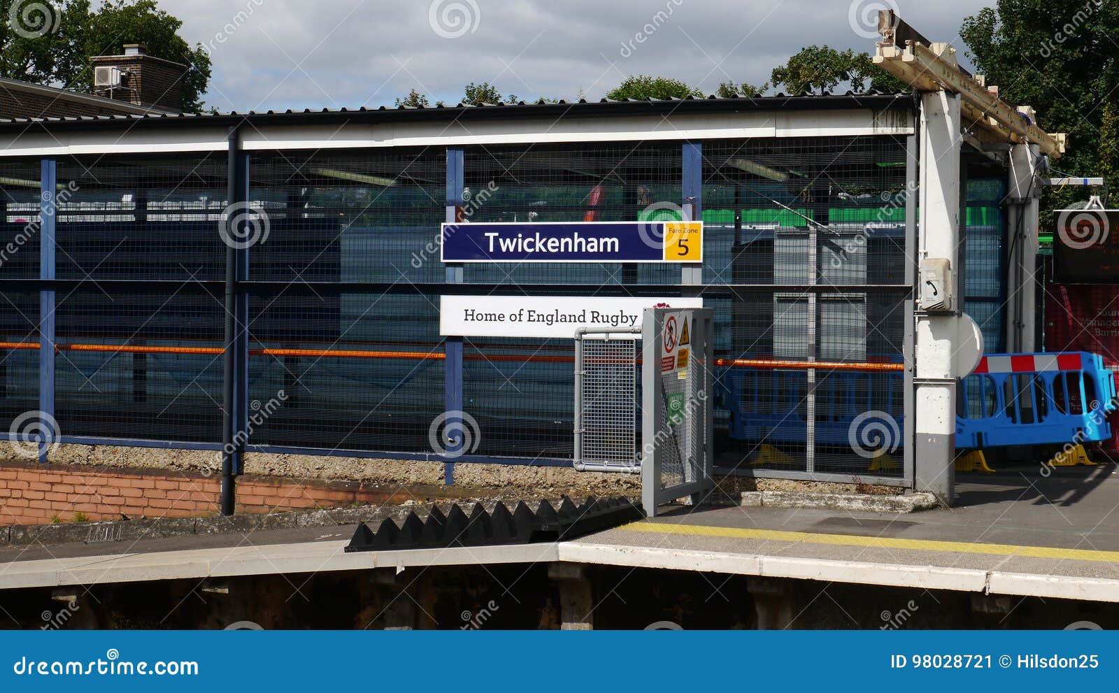 Twickenham Railway Station . Editorial Photo - Image of england, sign ...