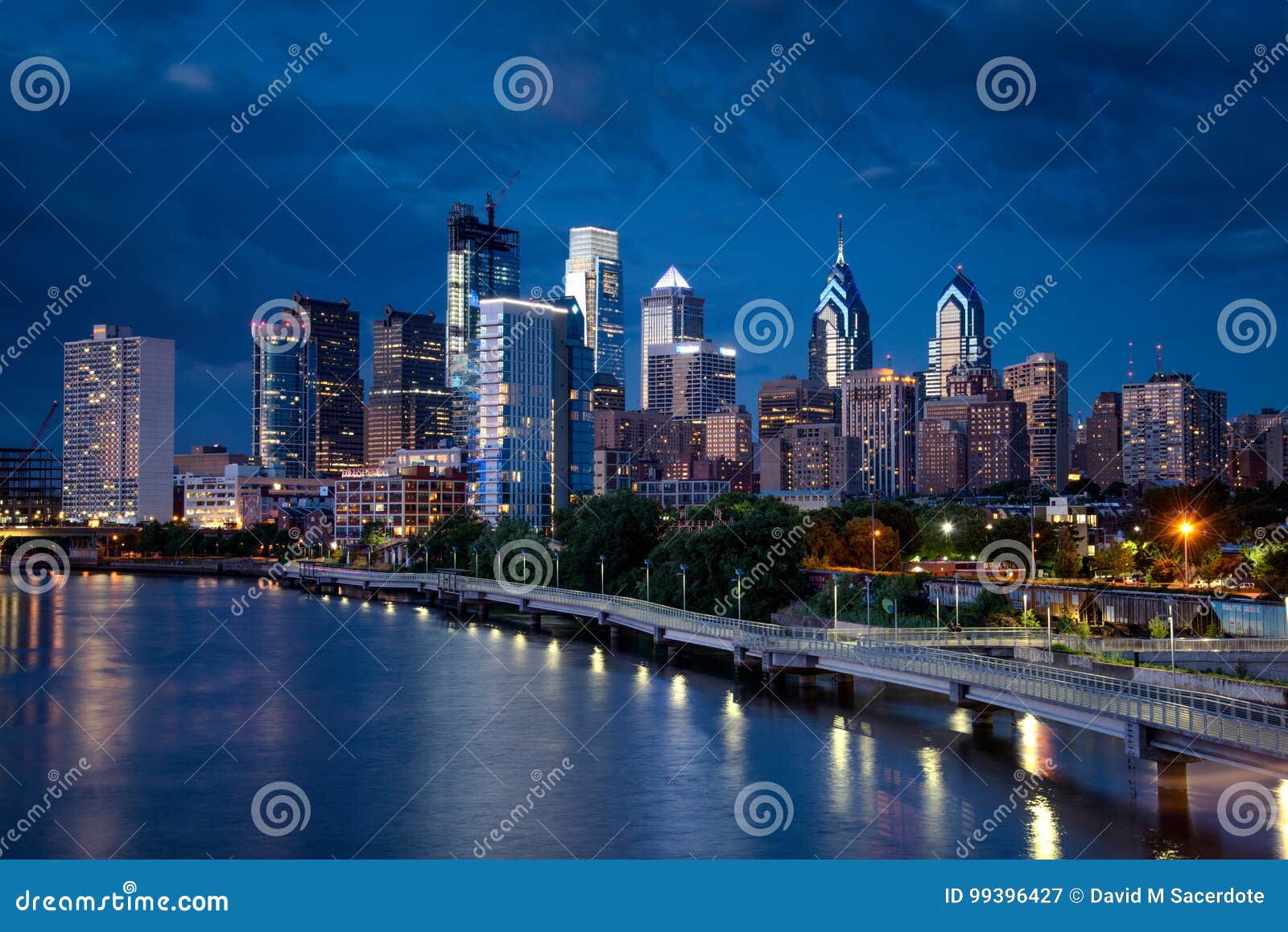 Twilight Philadelphia Skyline Editorial Photography - Image of orange ...