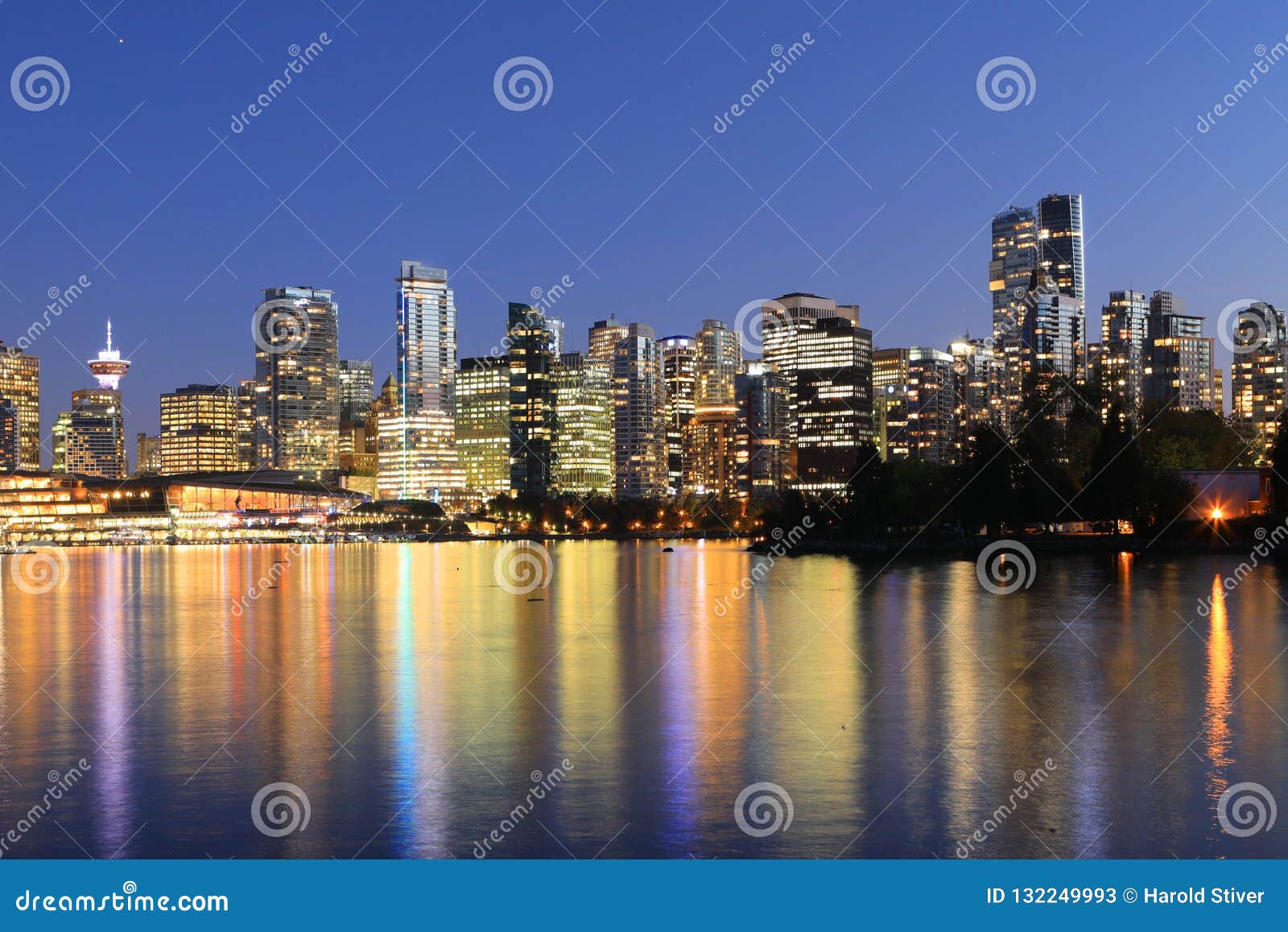 Twilight View of the Vancouver Skyline Editorial Stock Photo - Image of ...