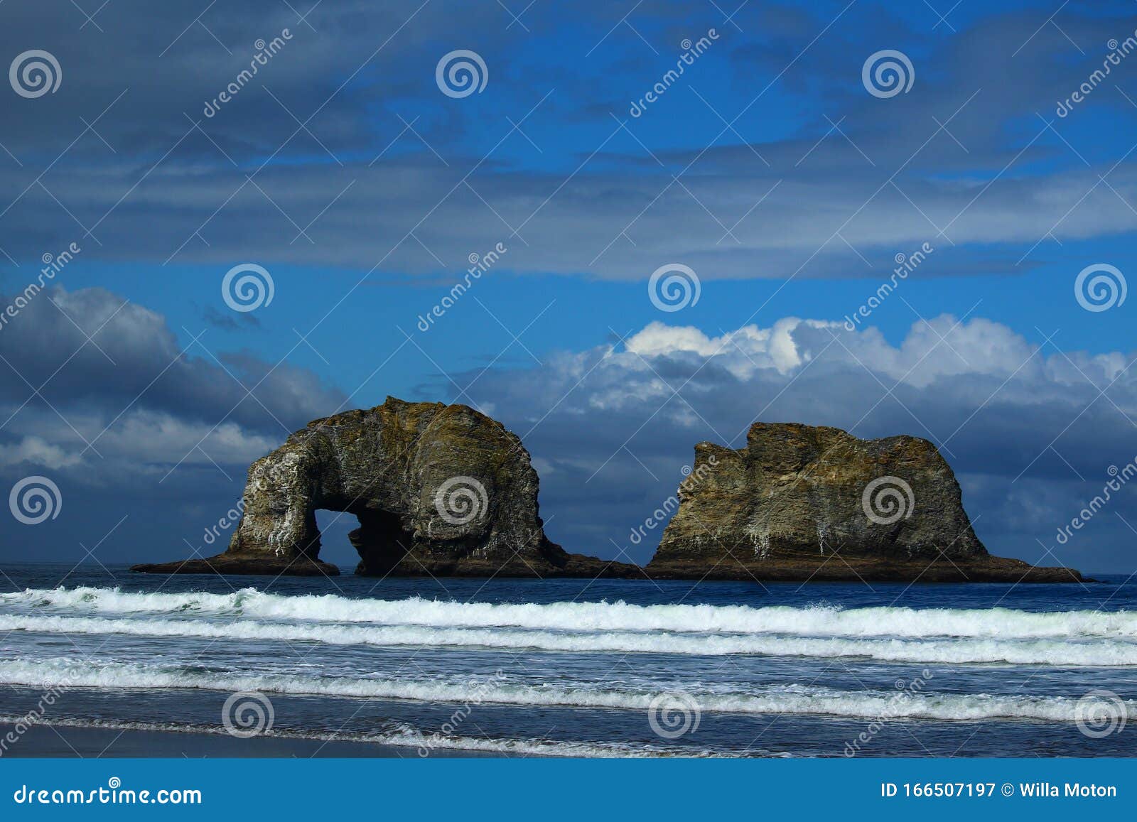 Twin Rocks on Oregon Coast stock image. Image of water - 166507197