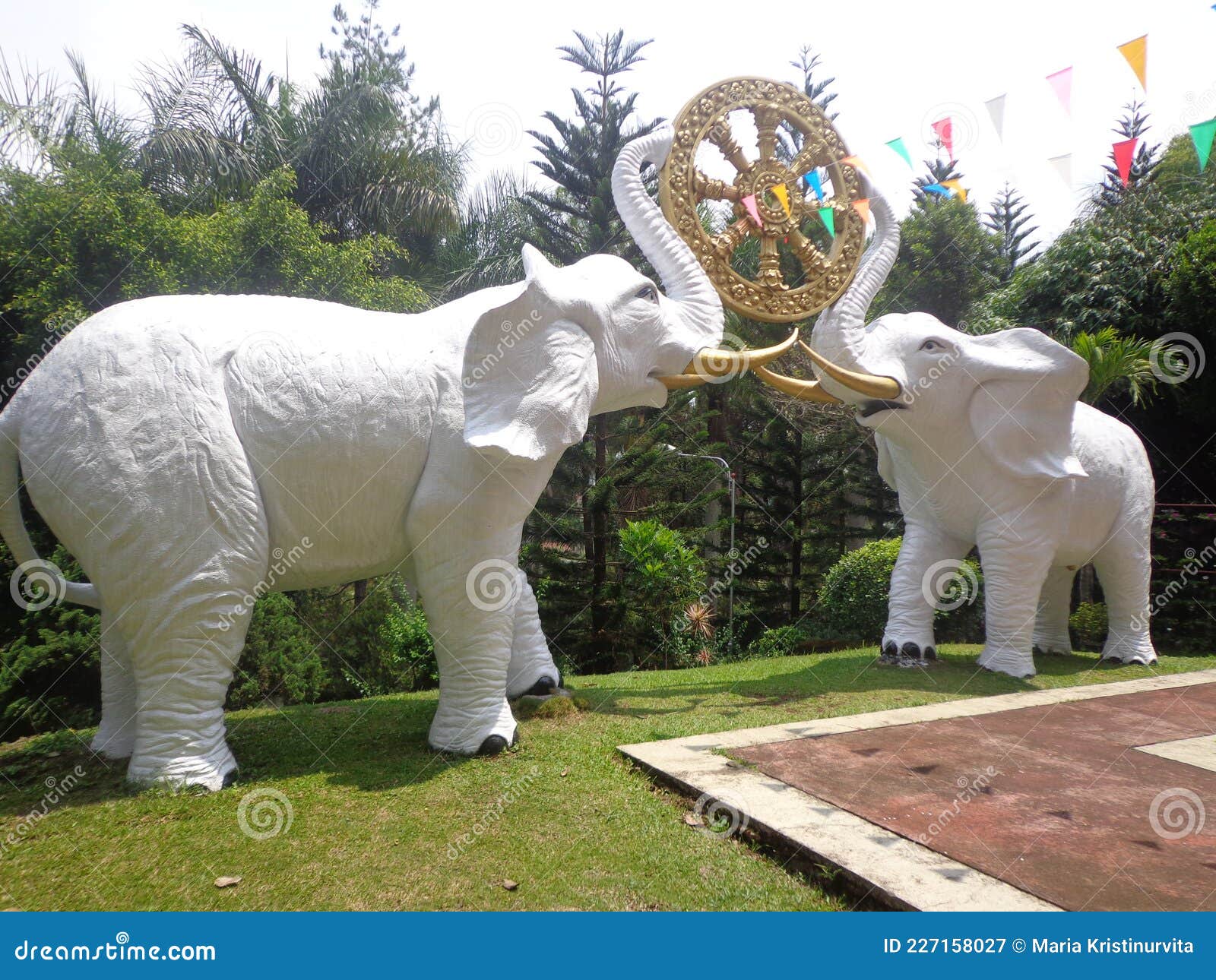 Twin White Elephants Statue Stock Image - Image of pasture, white ...