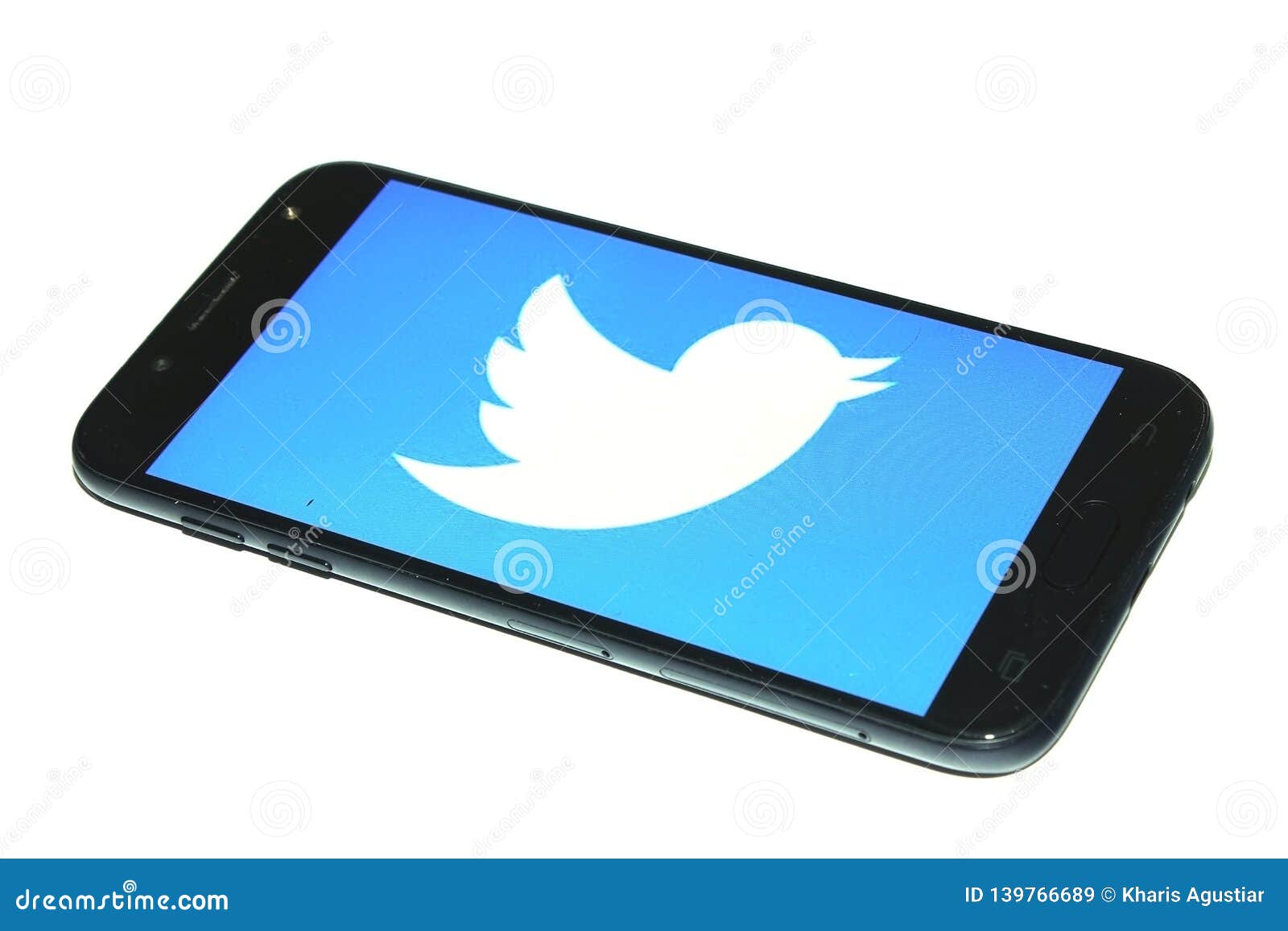 Twitter mobile phone app editorial stock image. Image of phone - 139766689