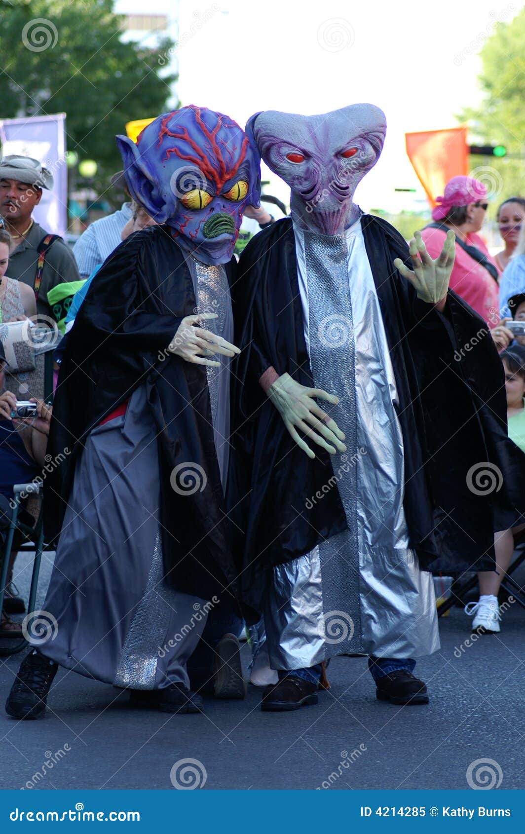 Two Aliens Playing editorial image. Image of events, friends - 4214285
