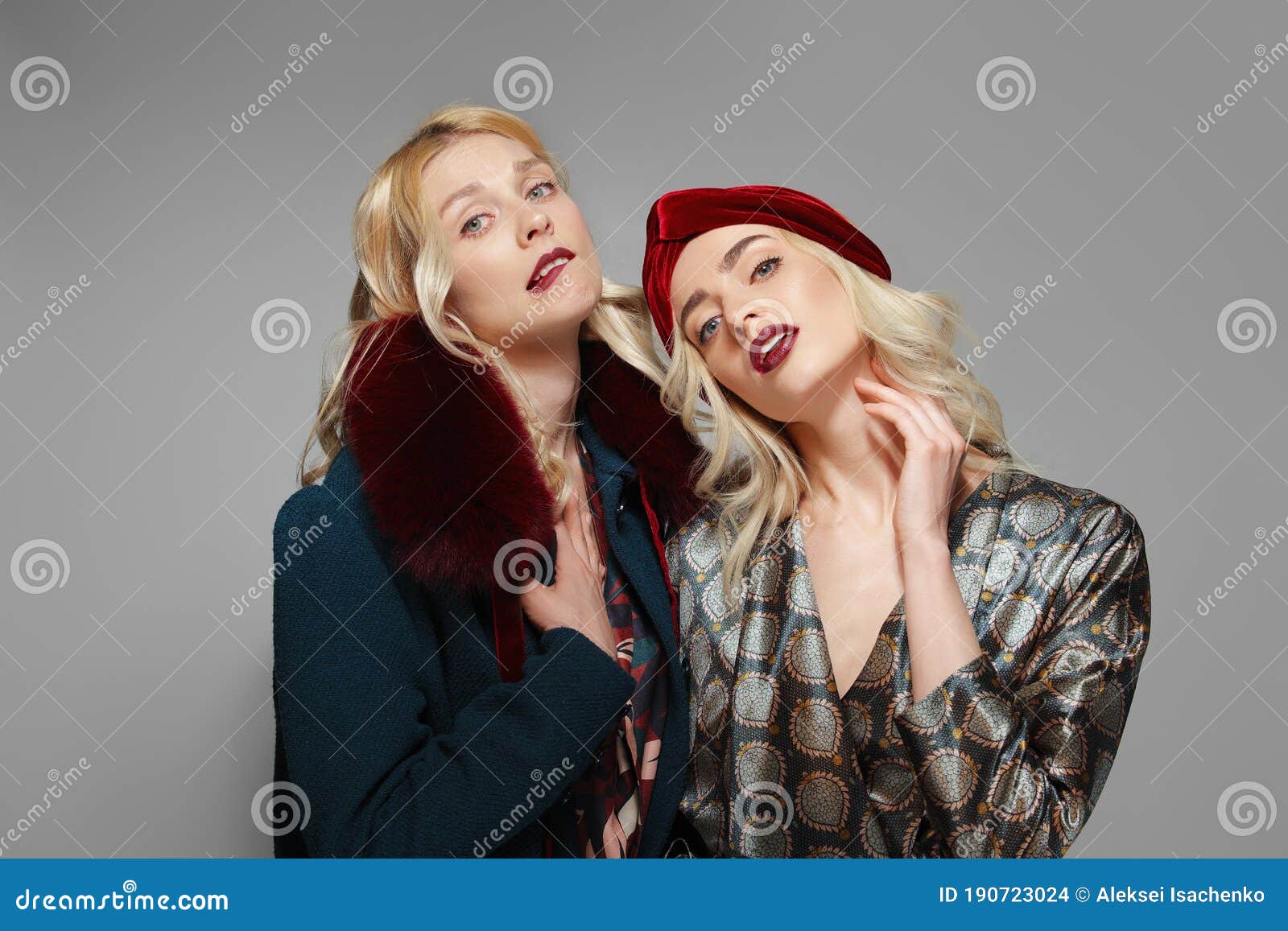 Two Arrogant Ladies Showing Their Neglect. Foto de archivo - Imagen de ...