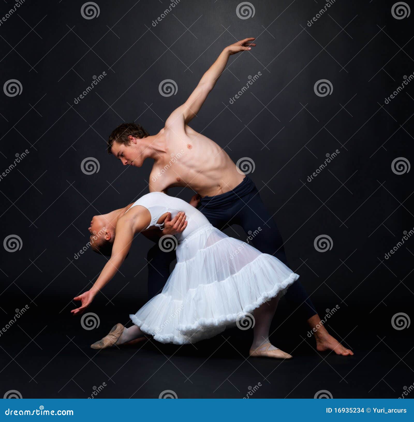 U, Who Uses His Body to Express Himself – JUST the Unwinding of Thoughts