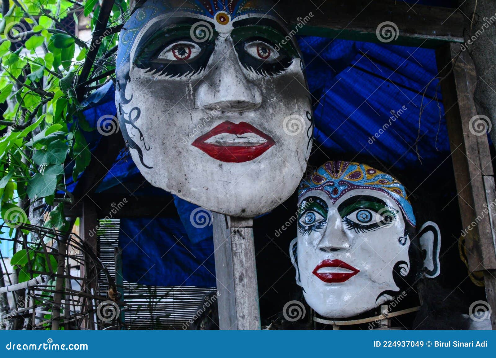 Two Big Mask editorial stock image. Image of sculpture - 224937049