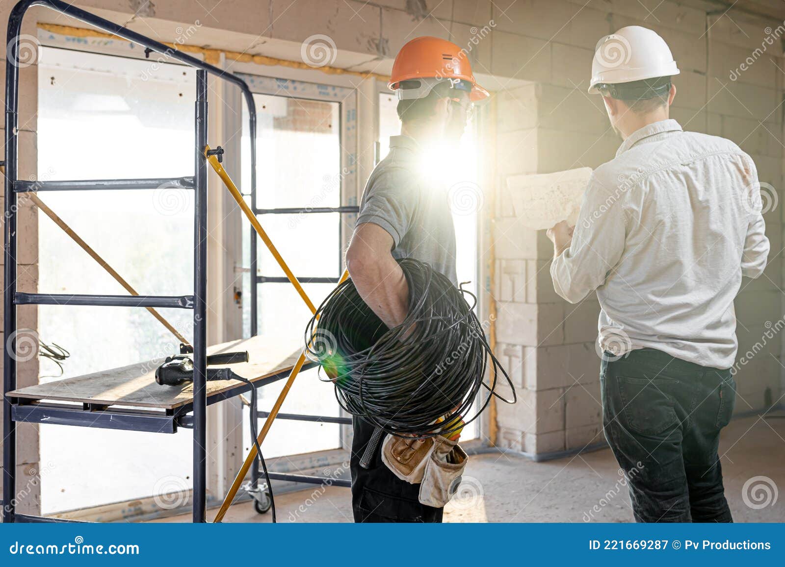 Two Builders Look at the Drawing of the Object Stock Image - Image of ...