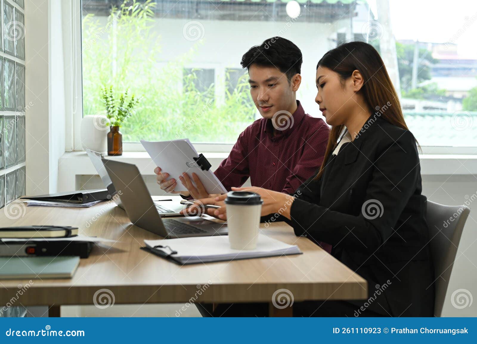 Two Business Colleagues Sharing Ideas Business Strategy, Discussing ...