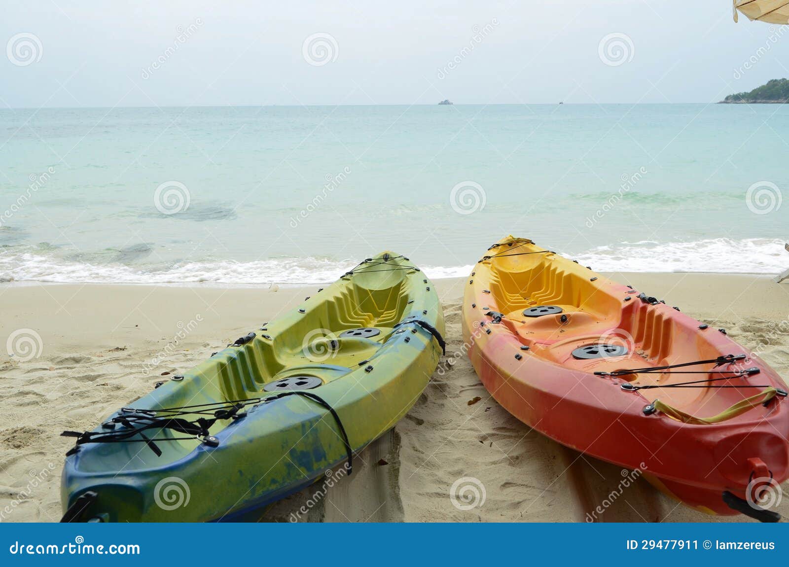 Two canoes on the beach stock image. Image of ocean, diving - 29477911