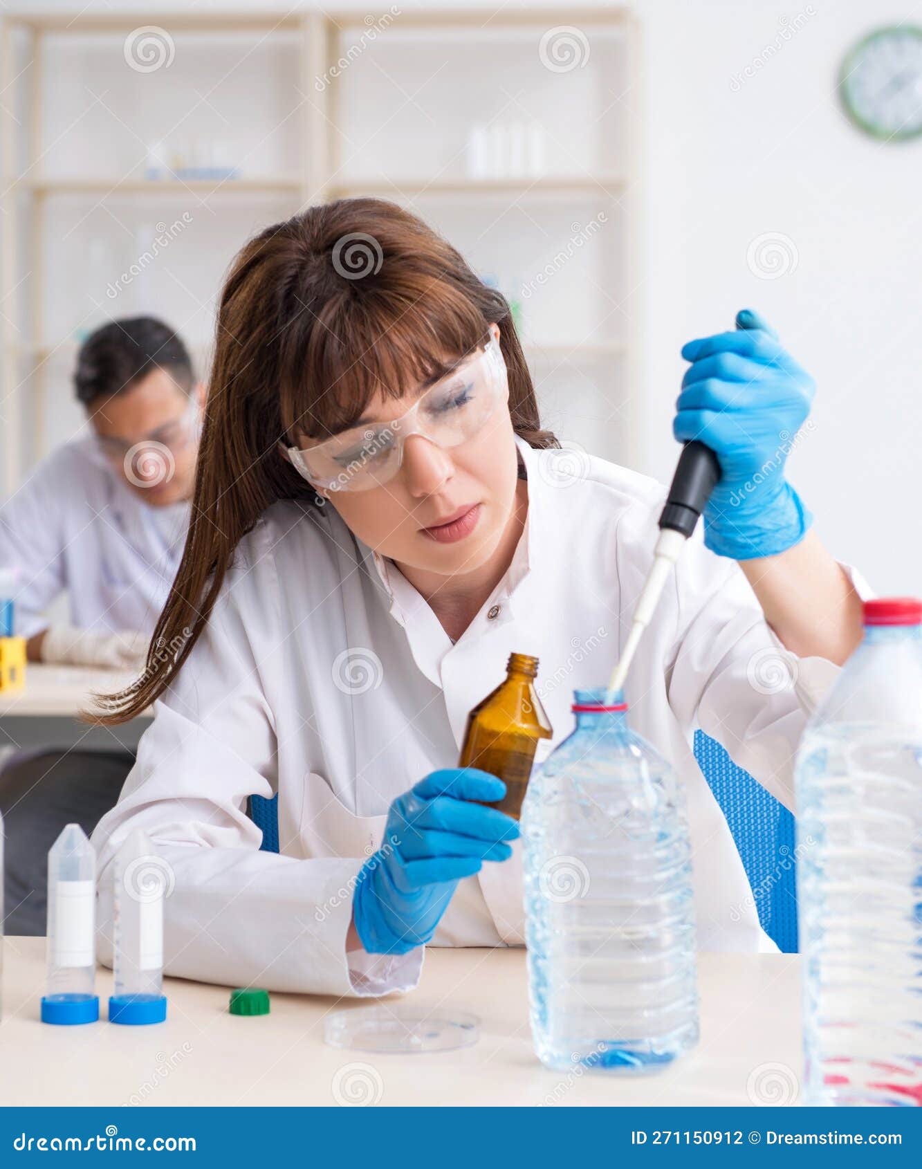 Two Chemists Working in the Lab Stock Photo - Image of assistant ...
