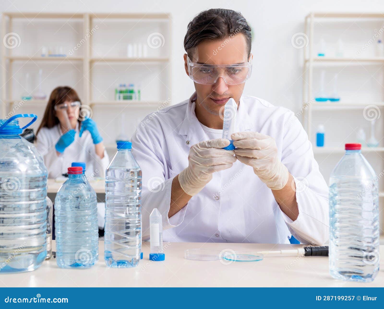 Two Chemists Working in the Lab Stock Image - Image of assistant ...