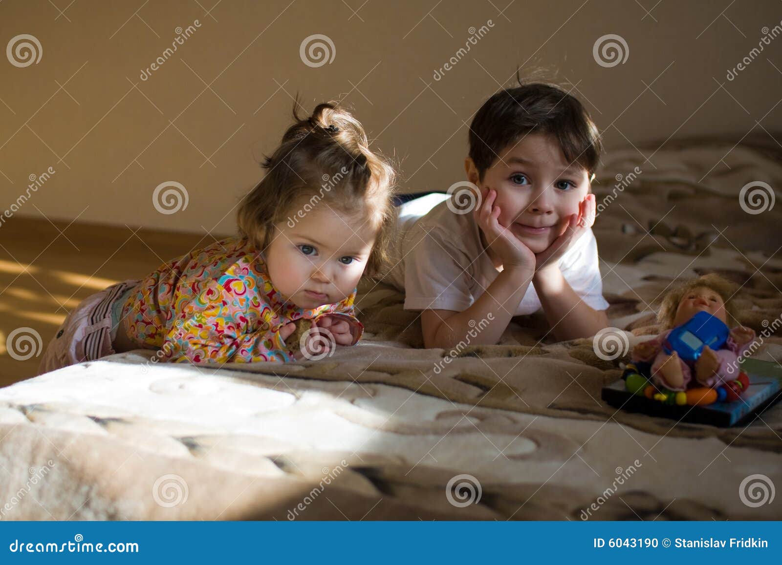 Two Children Picture. Image: 6043190