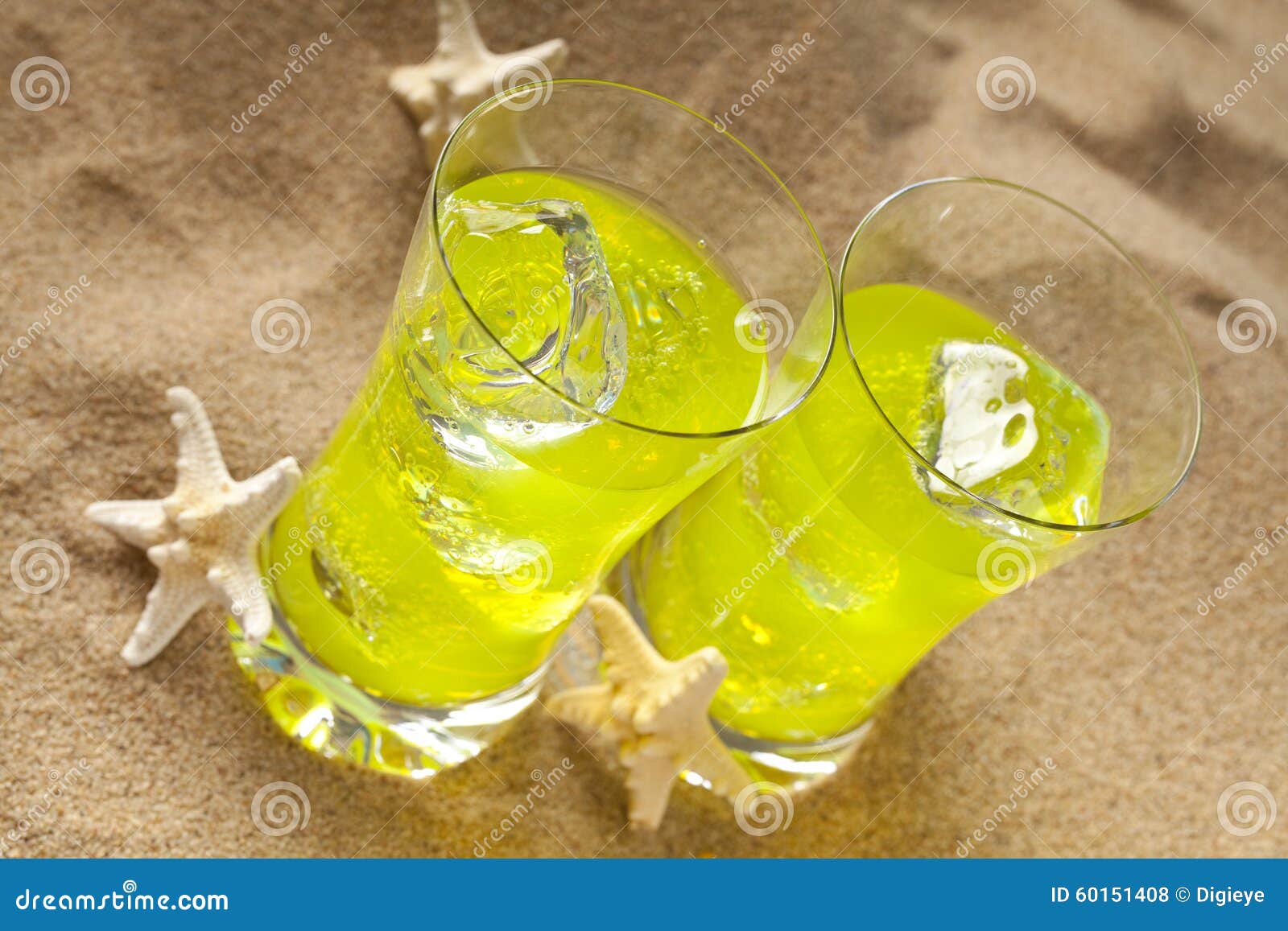 Two Cold Drinks on the Beach Stock Photo - Image of drink, party: 60151408