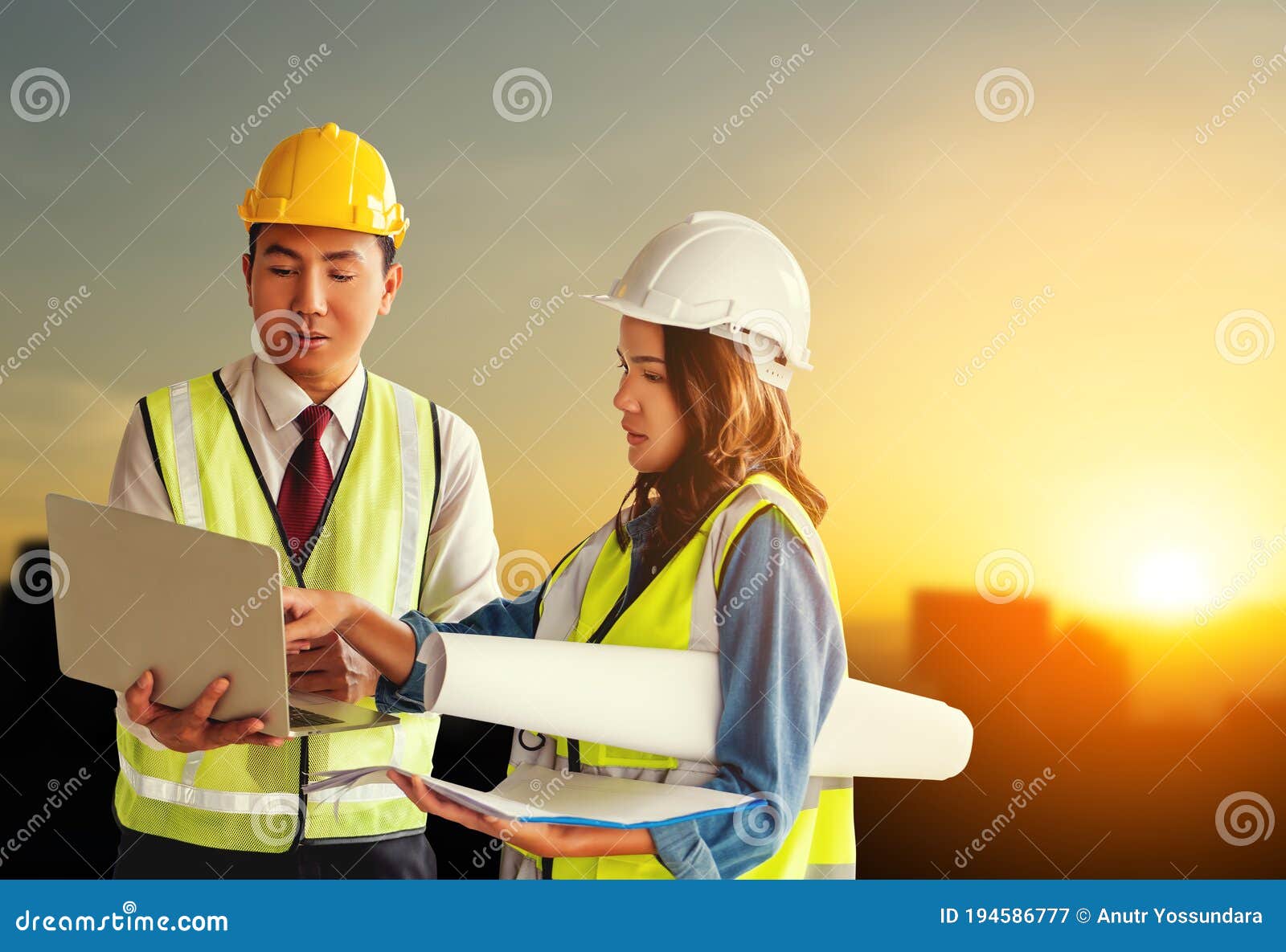 Contractor Engineer Civil Developer Male and Female is Discussing on ...