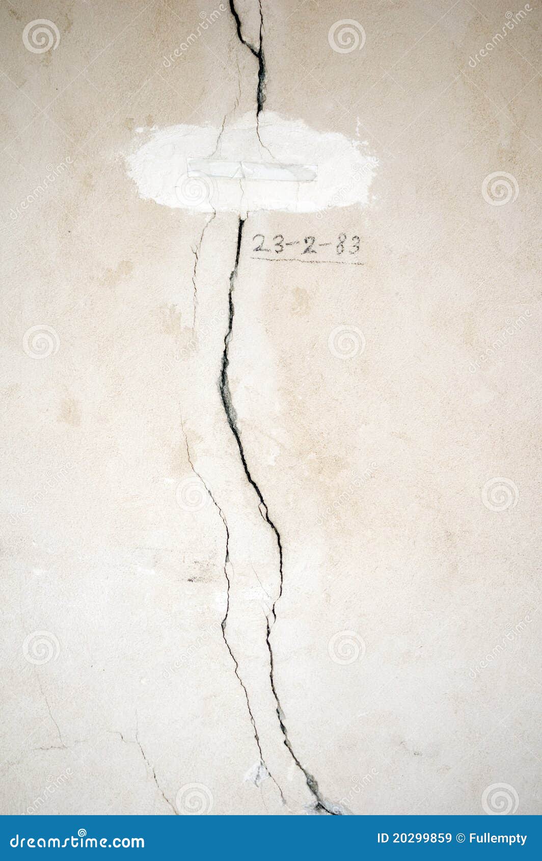 Two Cracks in a Wall and a Date Stock Image - Image of date, roughcast ...