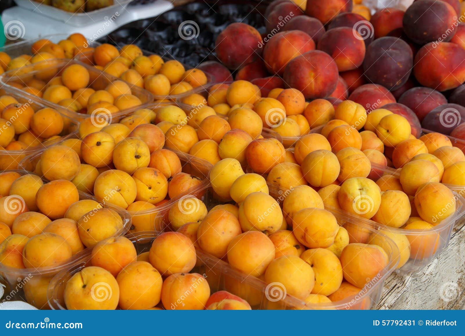 Two Different Peaches Types in a Market Stock Image - Image of cuisine ...