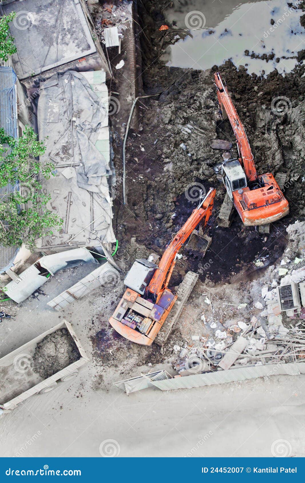Diggers Urban Explorers Are Exploring Underground River Flowing In ...