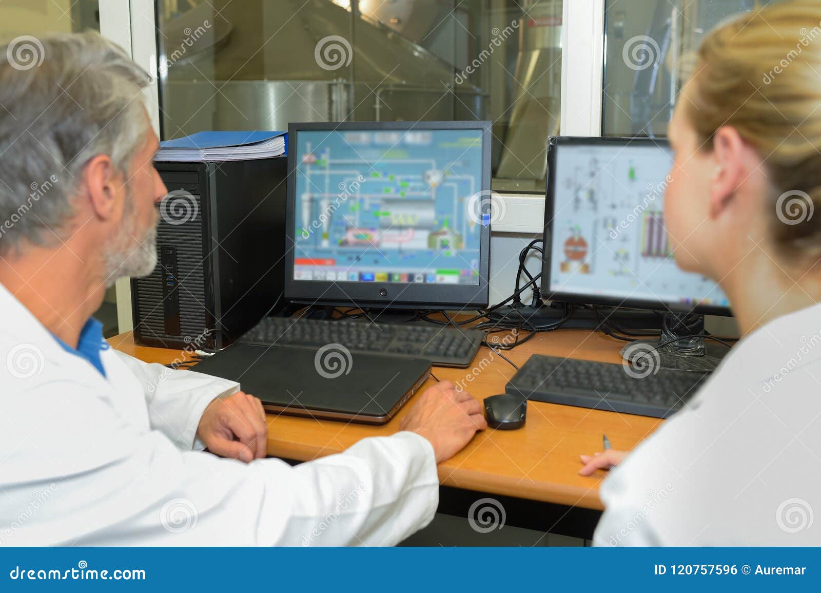Two Doctors Analyzing Mri Xrays on Computer Stock Photo - Image of ...