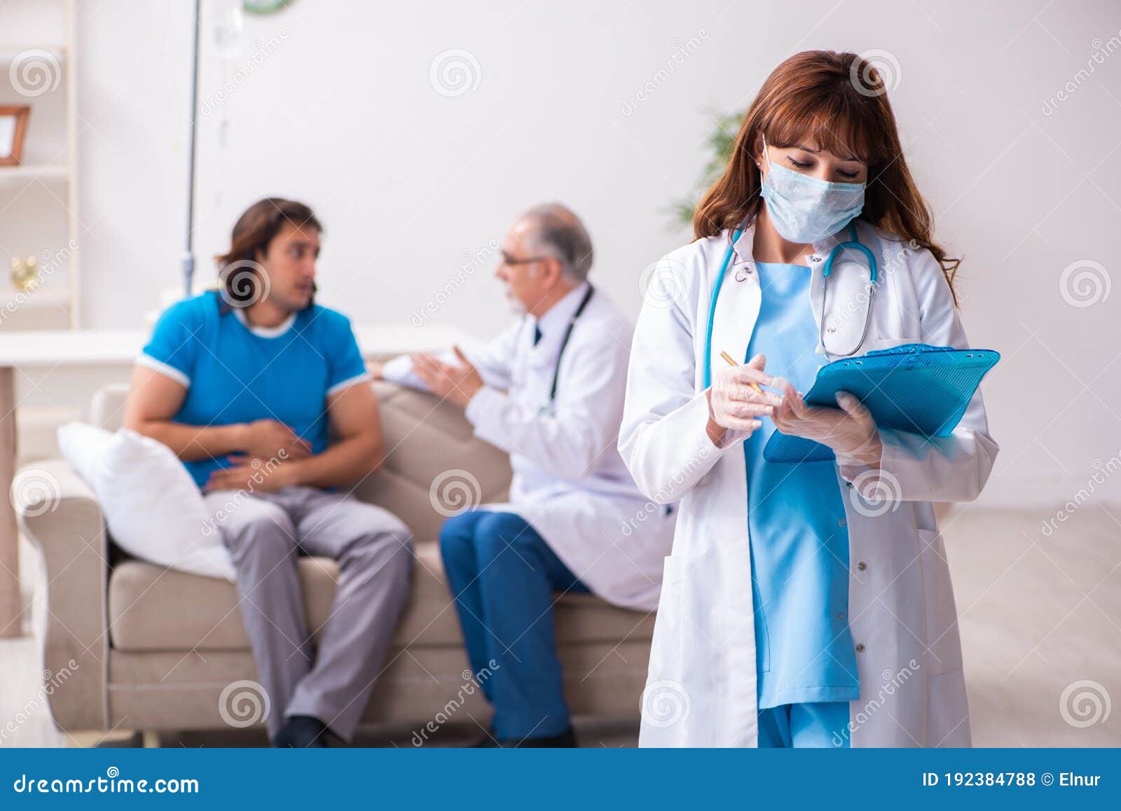 Doctors Visiting A Female Patient In Hospital Stock Photo ...