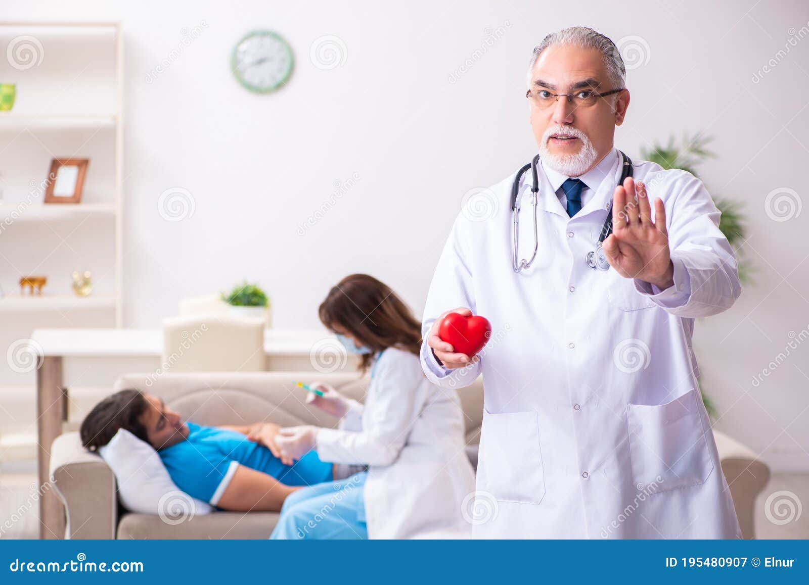 Doctors Visiting A Female Patient In Hospital Stock Photo ...