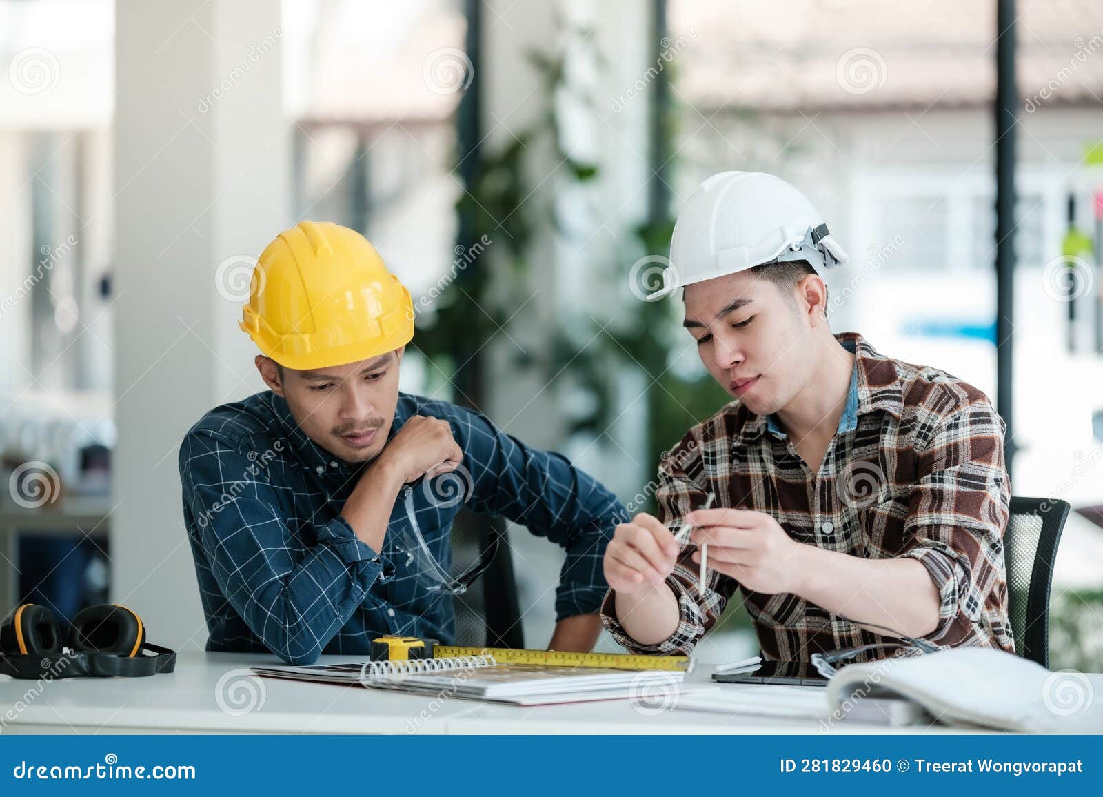 Two Engineers Discussion and Planning about Project. Brainstorming of ...