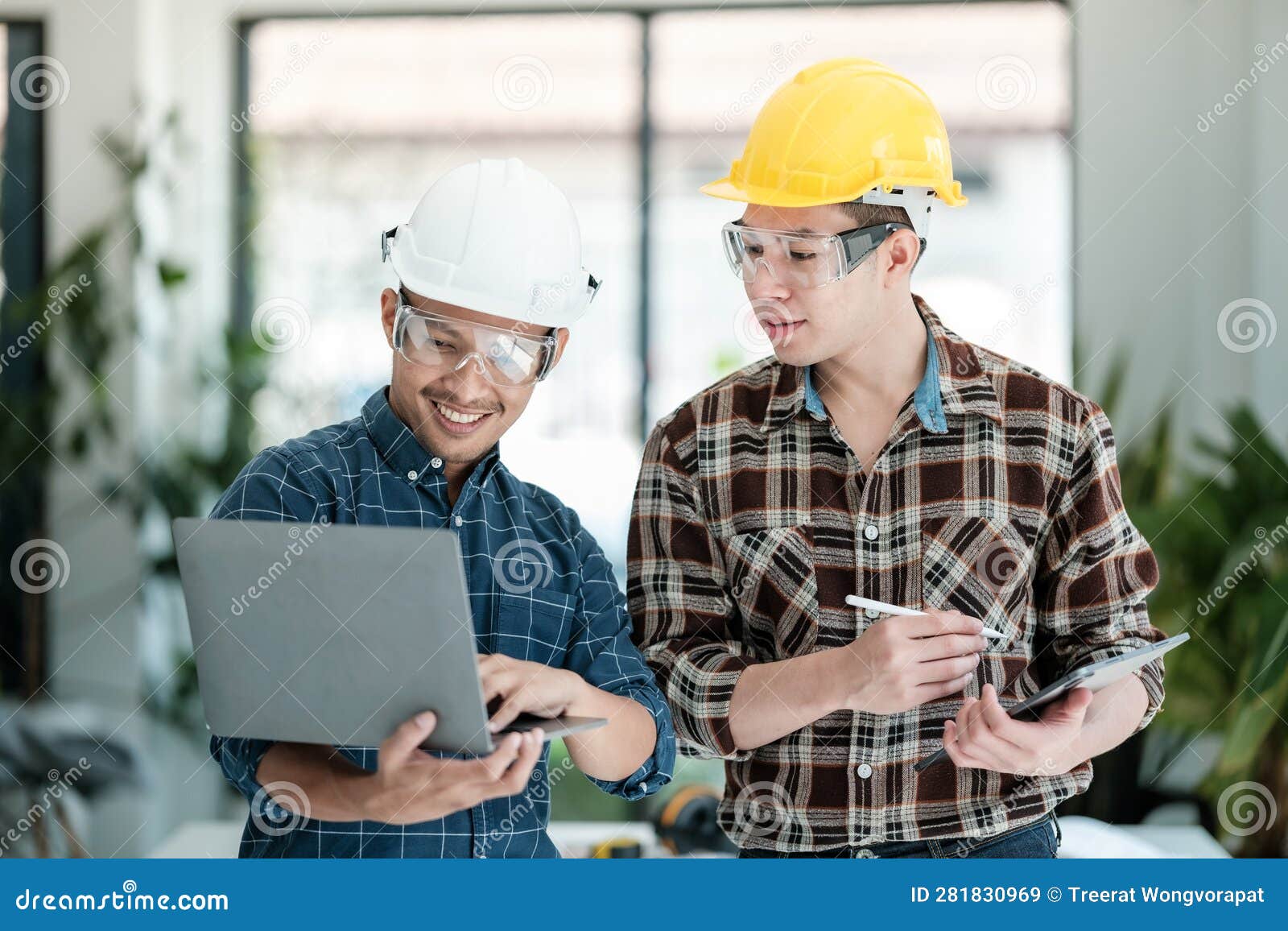 Two Engineers Discussion and Planning about Project. Brainstorming of ...