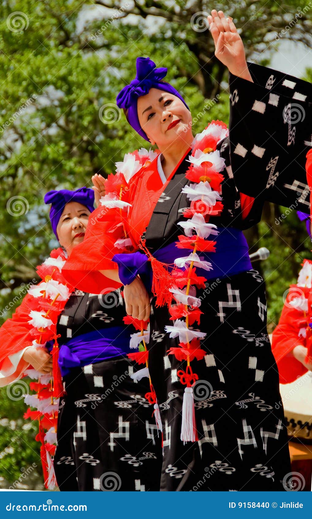 Two Female Japanese Folk Dancers Editorial Image - Image of bend, thumb ...