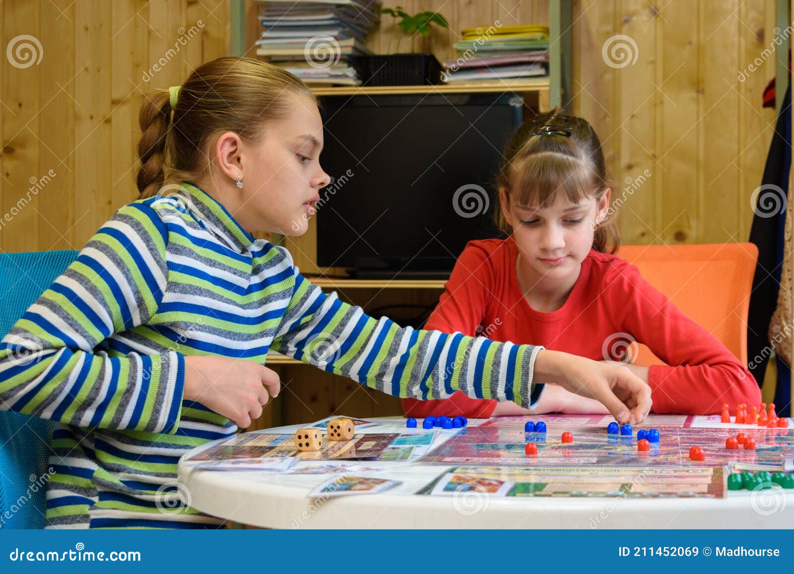 Two Girls Playing a Board Game Stock Image - Image of friendship, luck ...