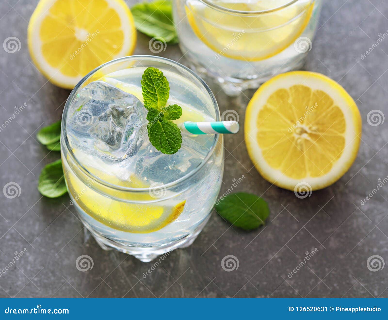 Two glasses of lemonade stock image. Image of lime, drink - 126520631