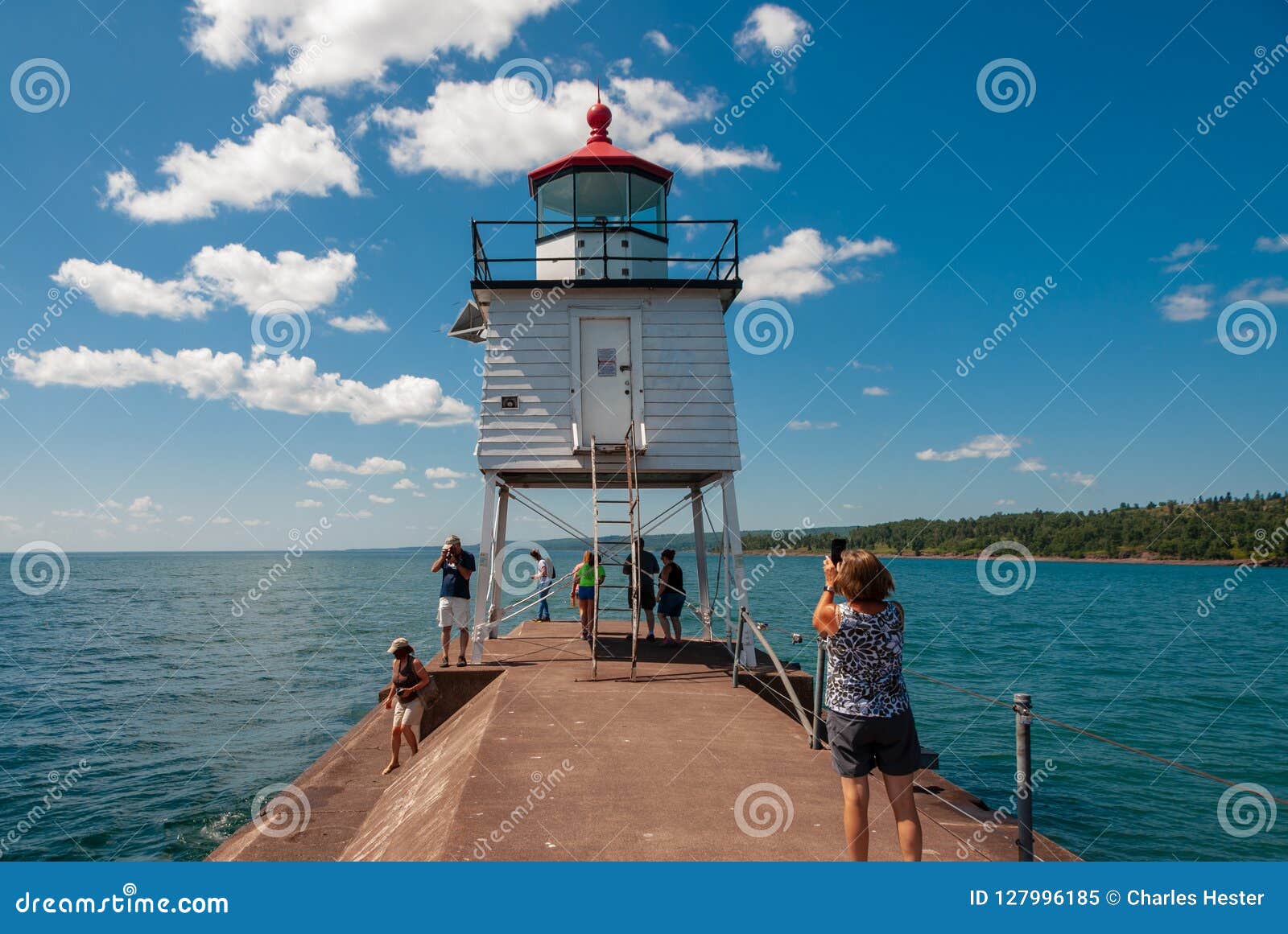 Two Harbors Lighthouse editorial image. Image of ocean - 127996185