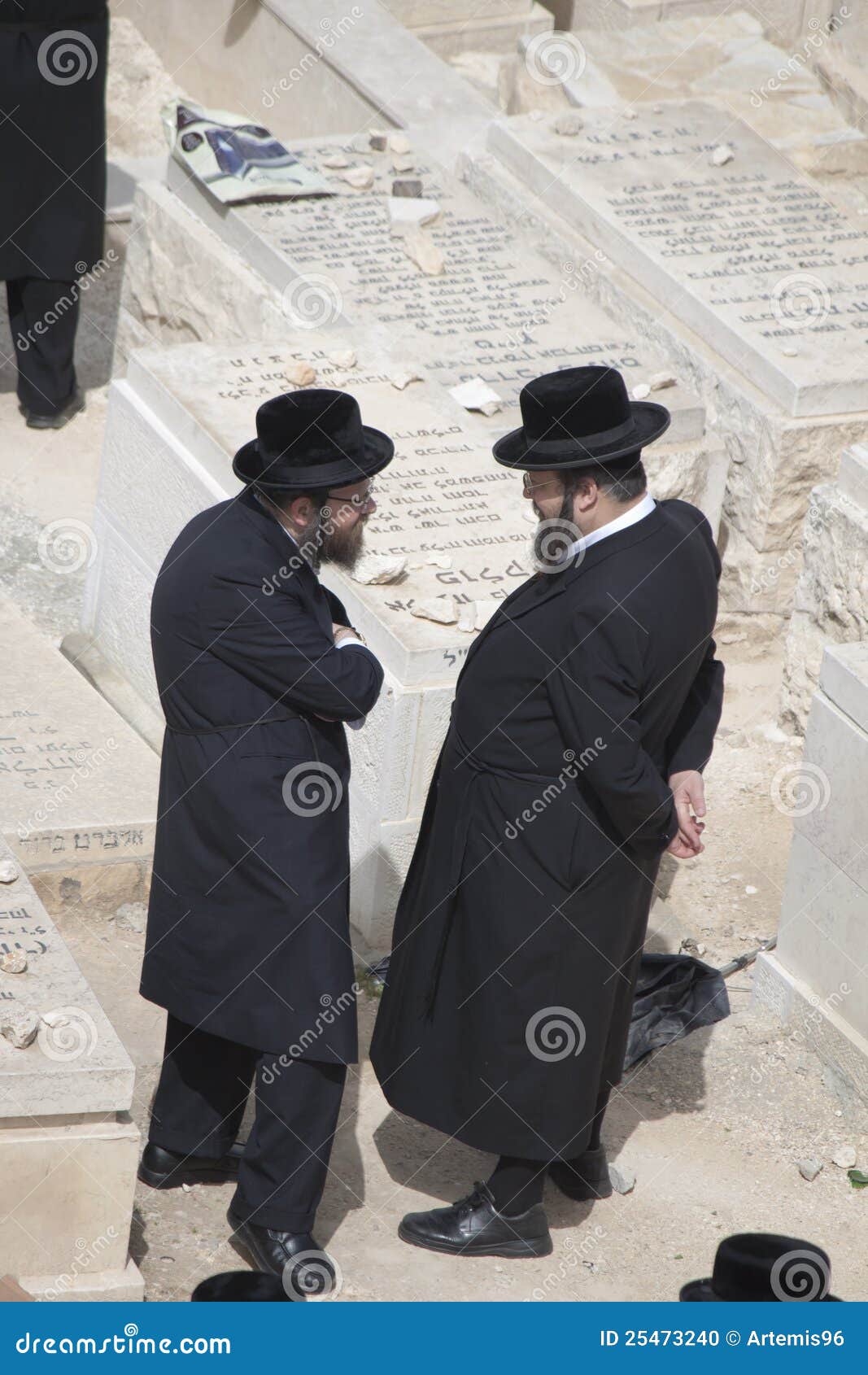 Two Hassidic Jews talking editorial image. Image of prayer - 25473240