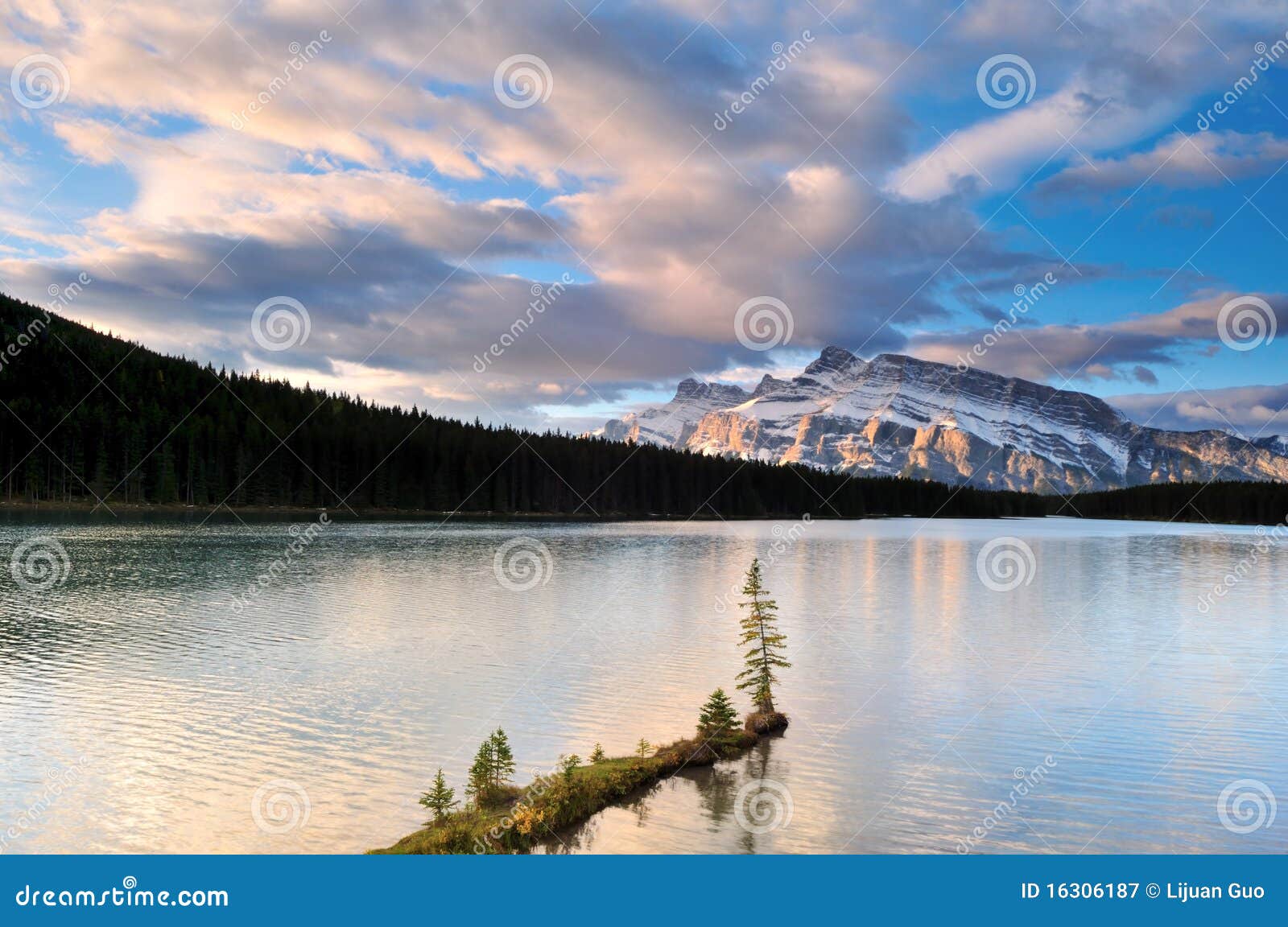 Two Jack Lake sunrise stock image. Image of mount, rundle - 16306187
