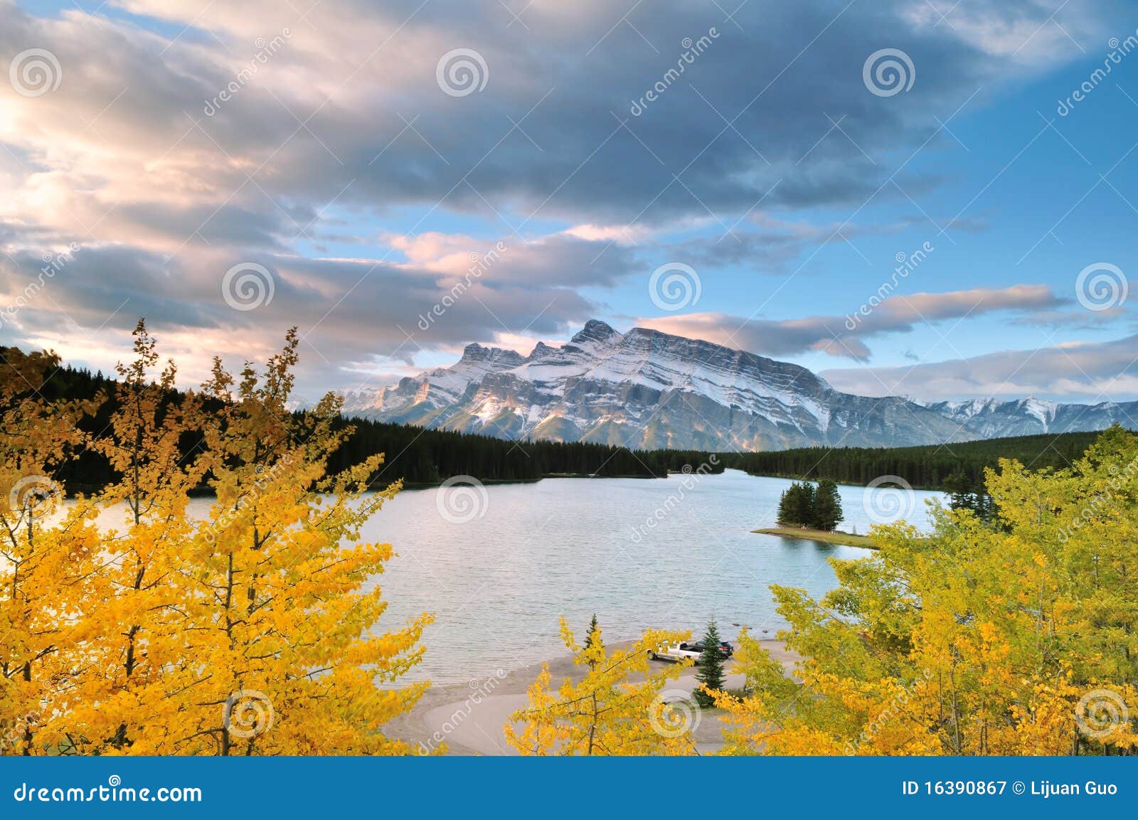 Two Jack Lake sunrise stock image. Image of nature, pond - 16390867