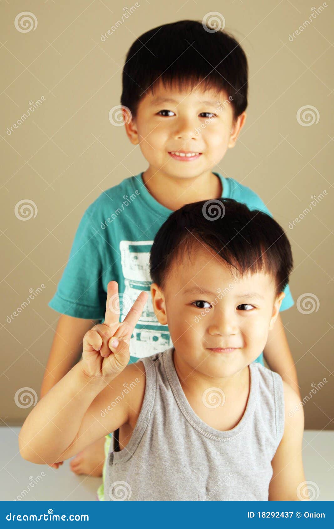 Two Kids Looking To the Side Stock Image - Image of color, close: 18292437
