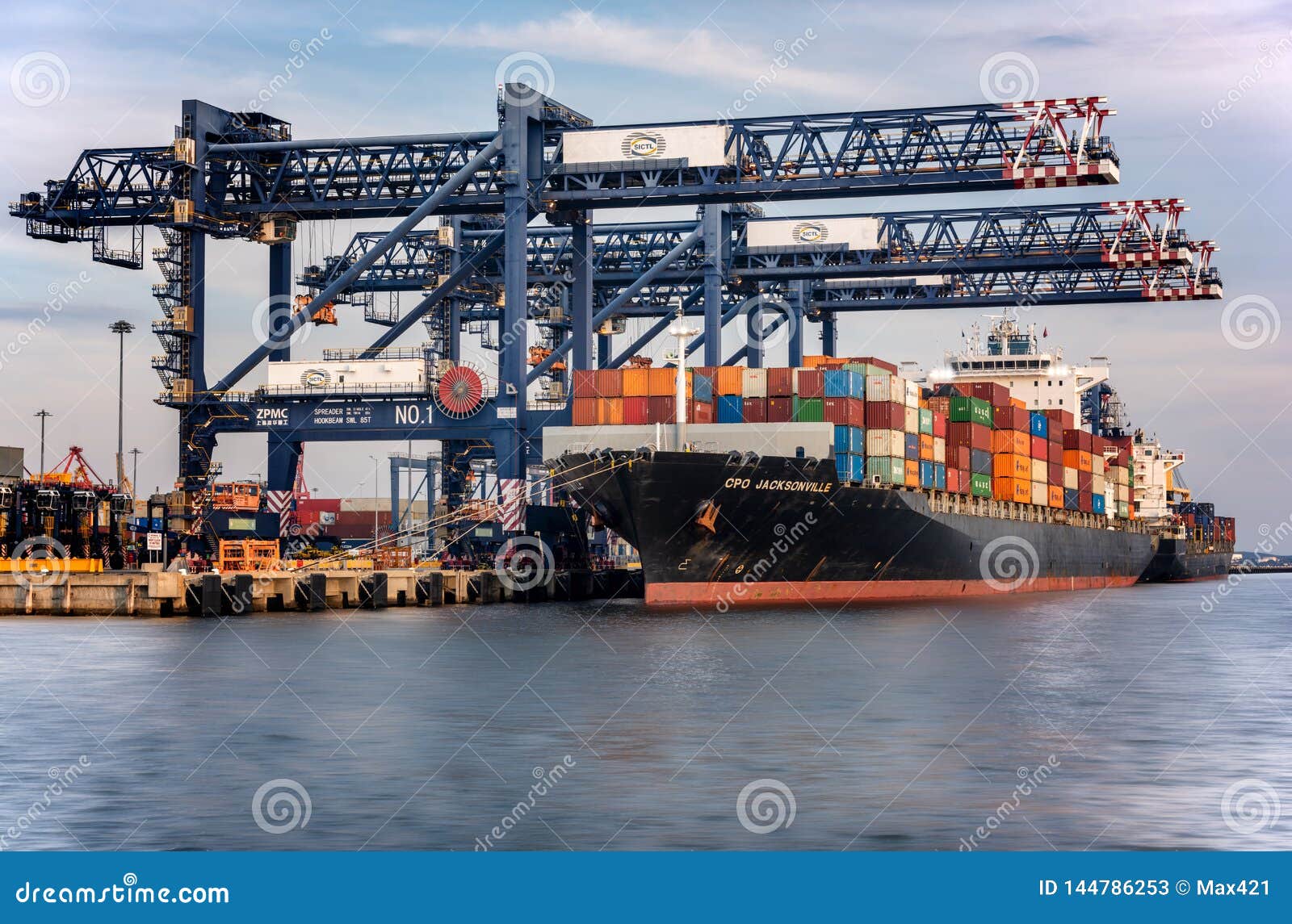 Container Ships Loading Cargo in Port, Sydney Australia Editorial Stock ...