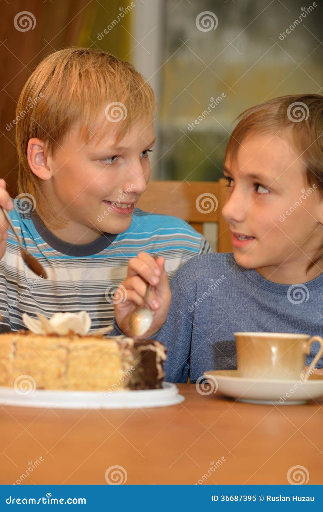 Two Little Brothers Eat Cake Stock Image - Image of brothers, friends ...