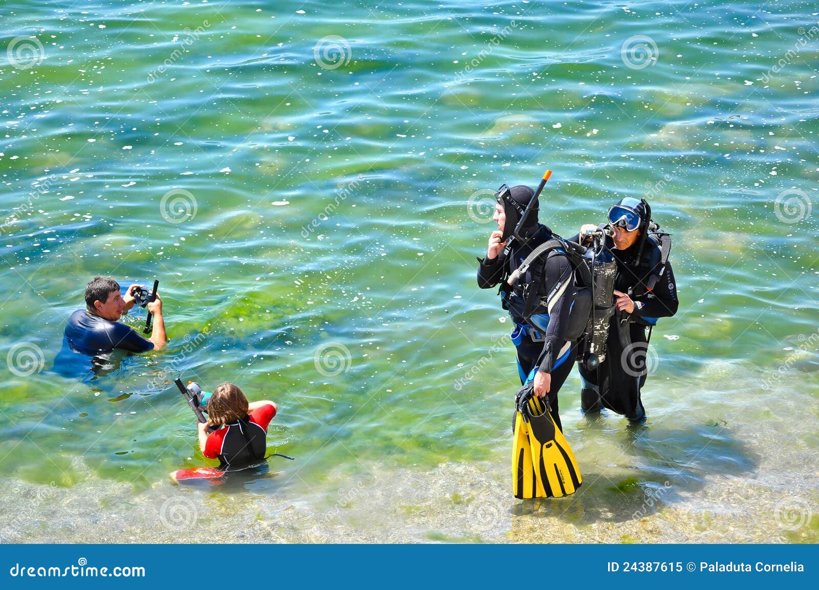 Two Original Divers and Two Amateur Divers Editorial Image - Image of ...