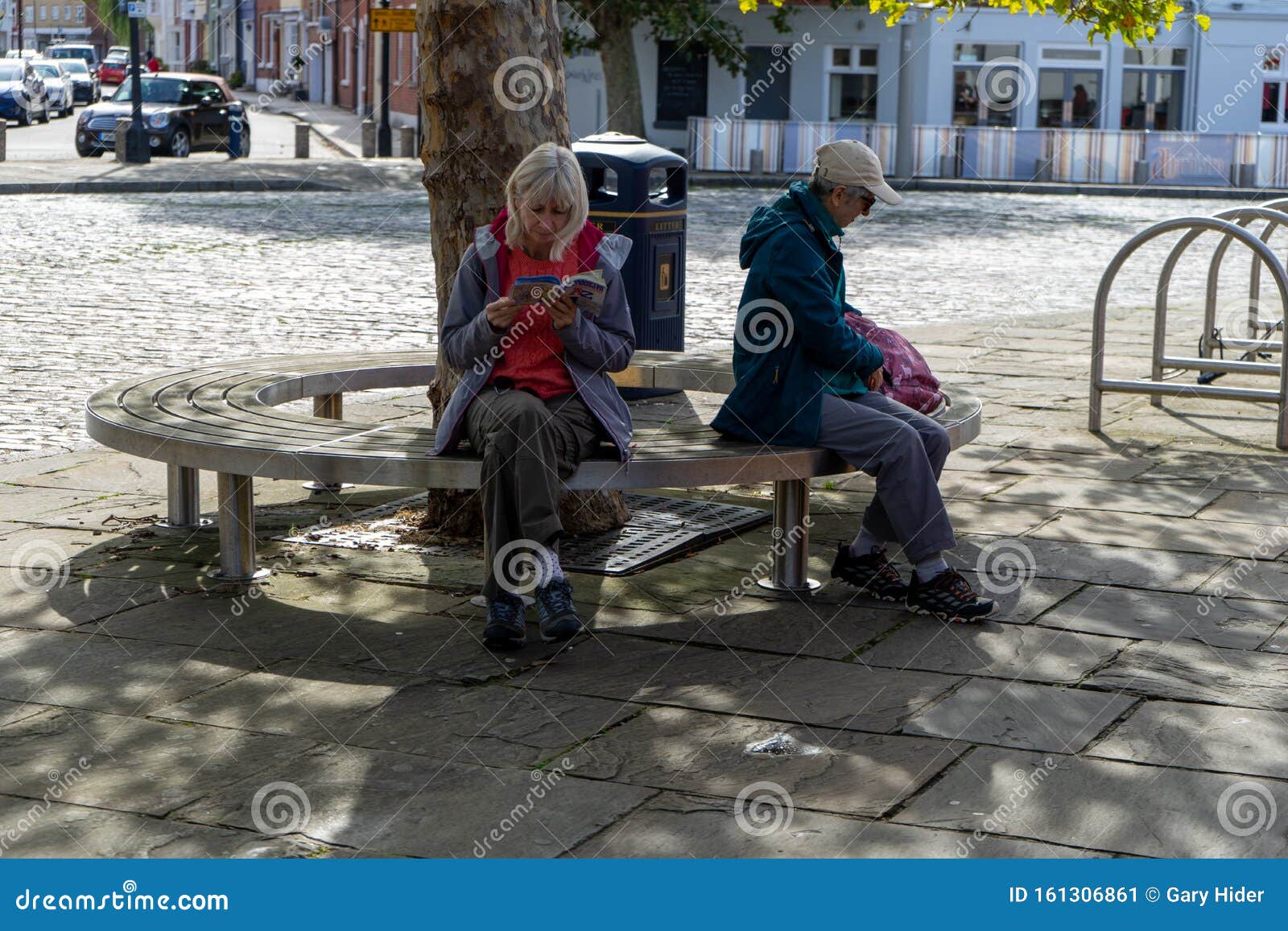 Two People Sat on a Bench Reading Editorial Photo - Image of tree ...