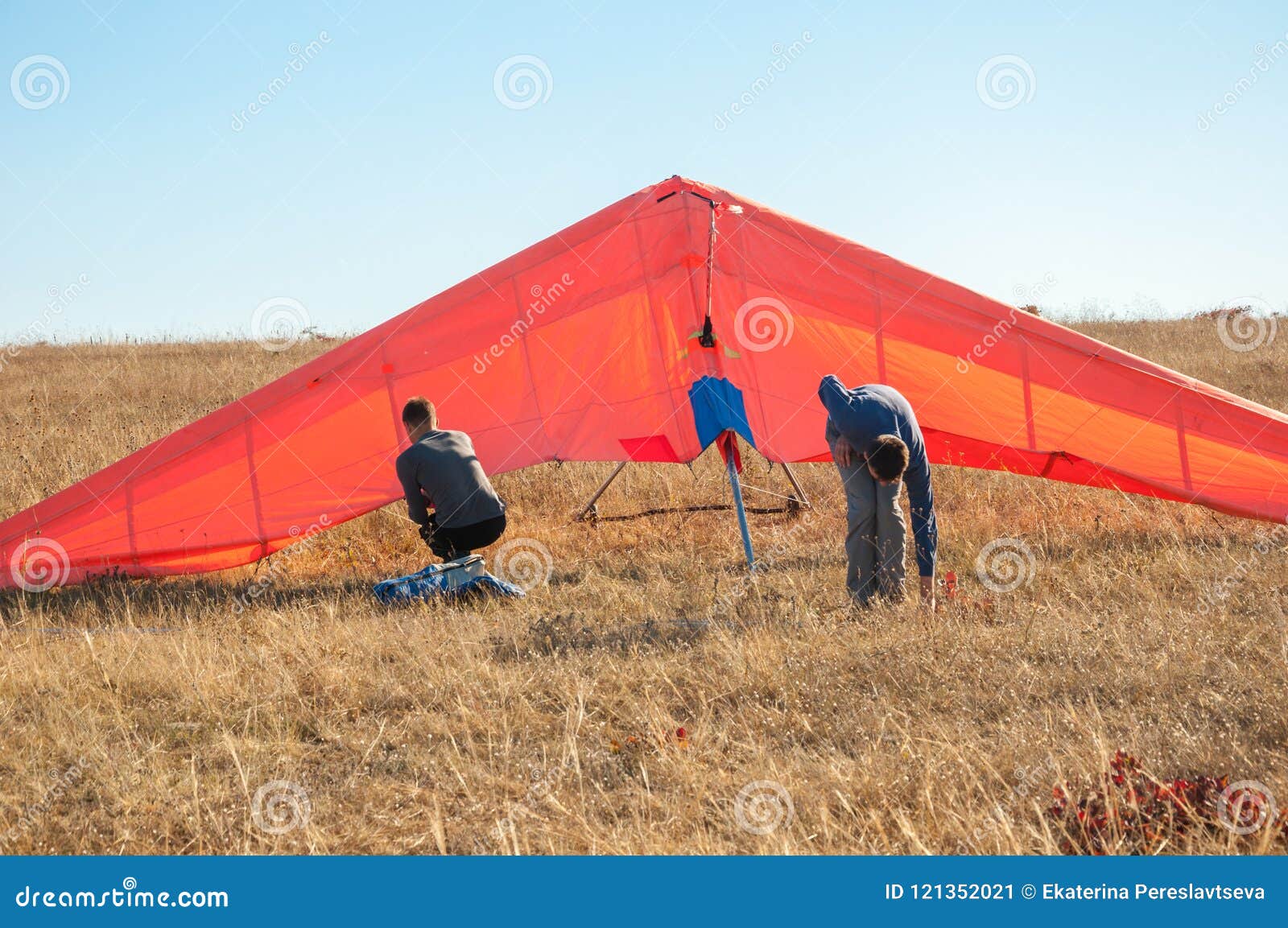Two People Start a Glider in the Sky Editorial Photo - Image of ...