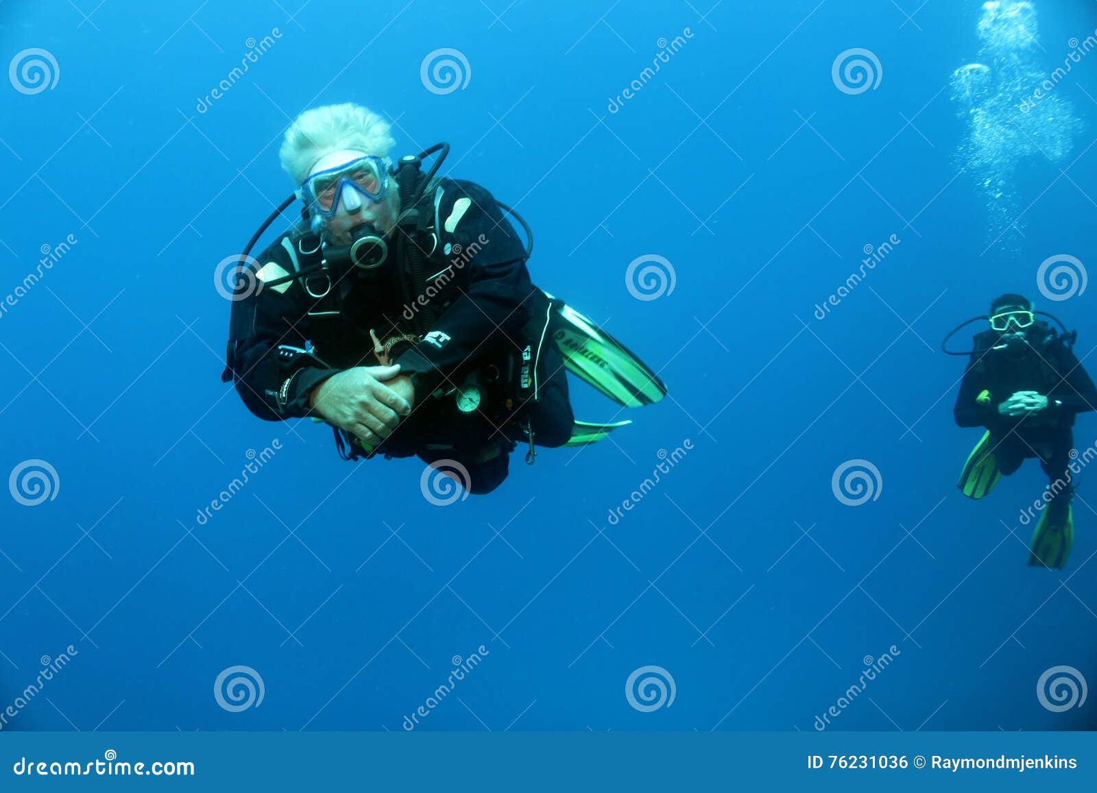 Two Scuba Divers Mid Water. Editorial Photo - Image of common, sport ...