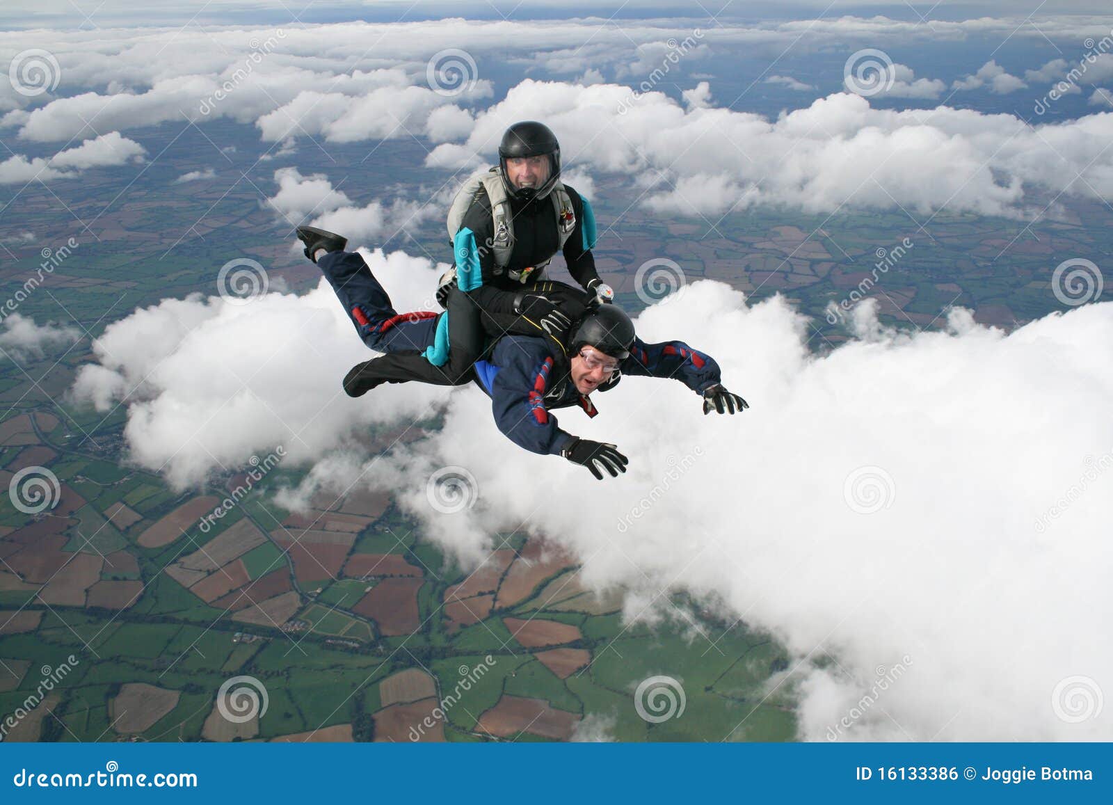 Two skydivers in freefall stock photo. Image of flying - 16133386