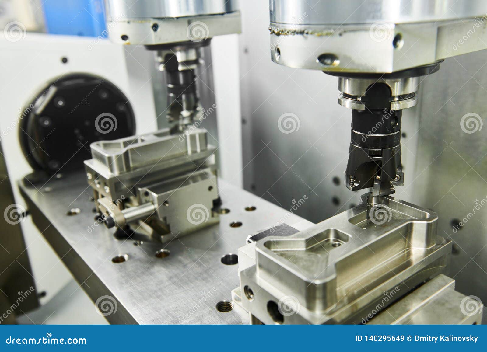 Two Spindel CNC Milling Machine at Simultaneous Metal Working Stock ...